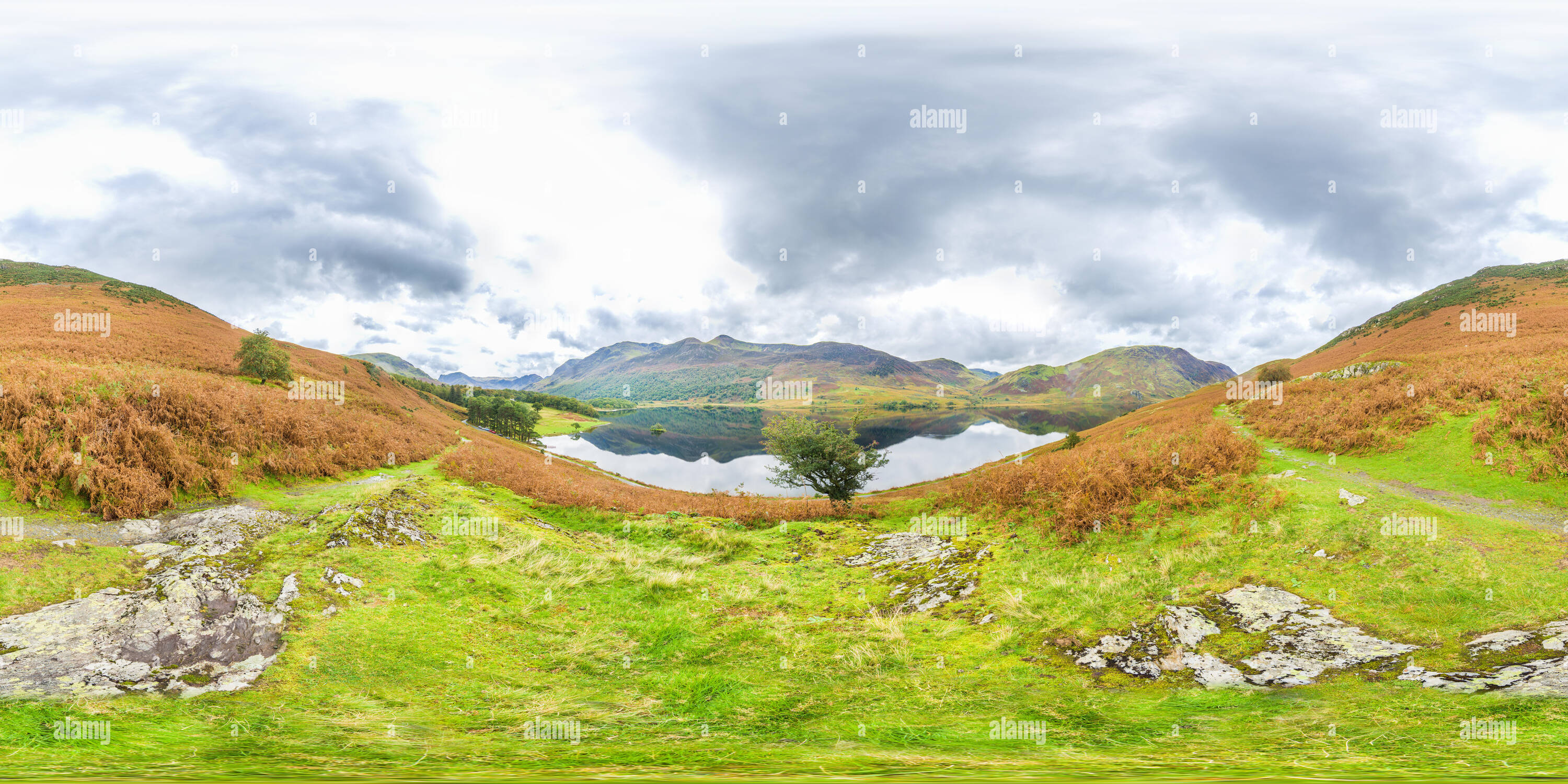 360° view of Crummock Water and the fells above the lake, Lake District ...