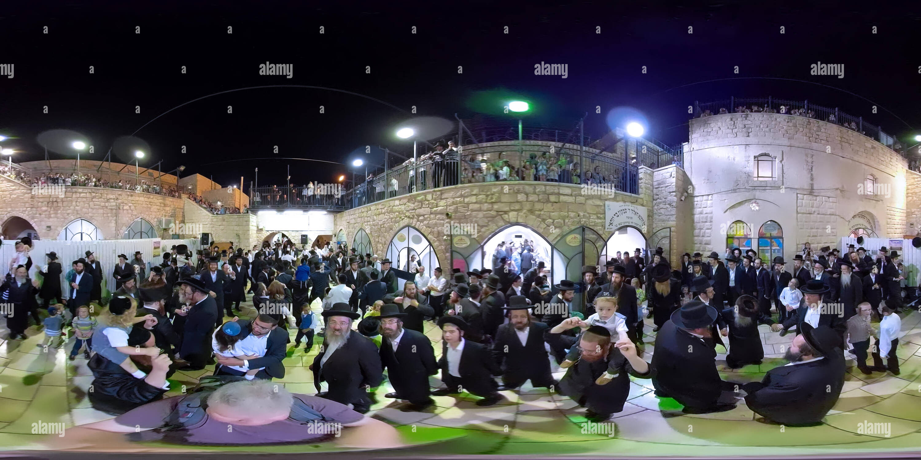 Jewish wedding dance hi-res stock photography and images - Alamy