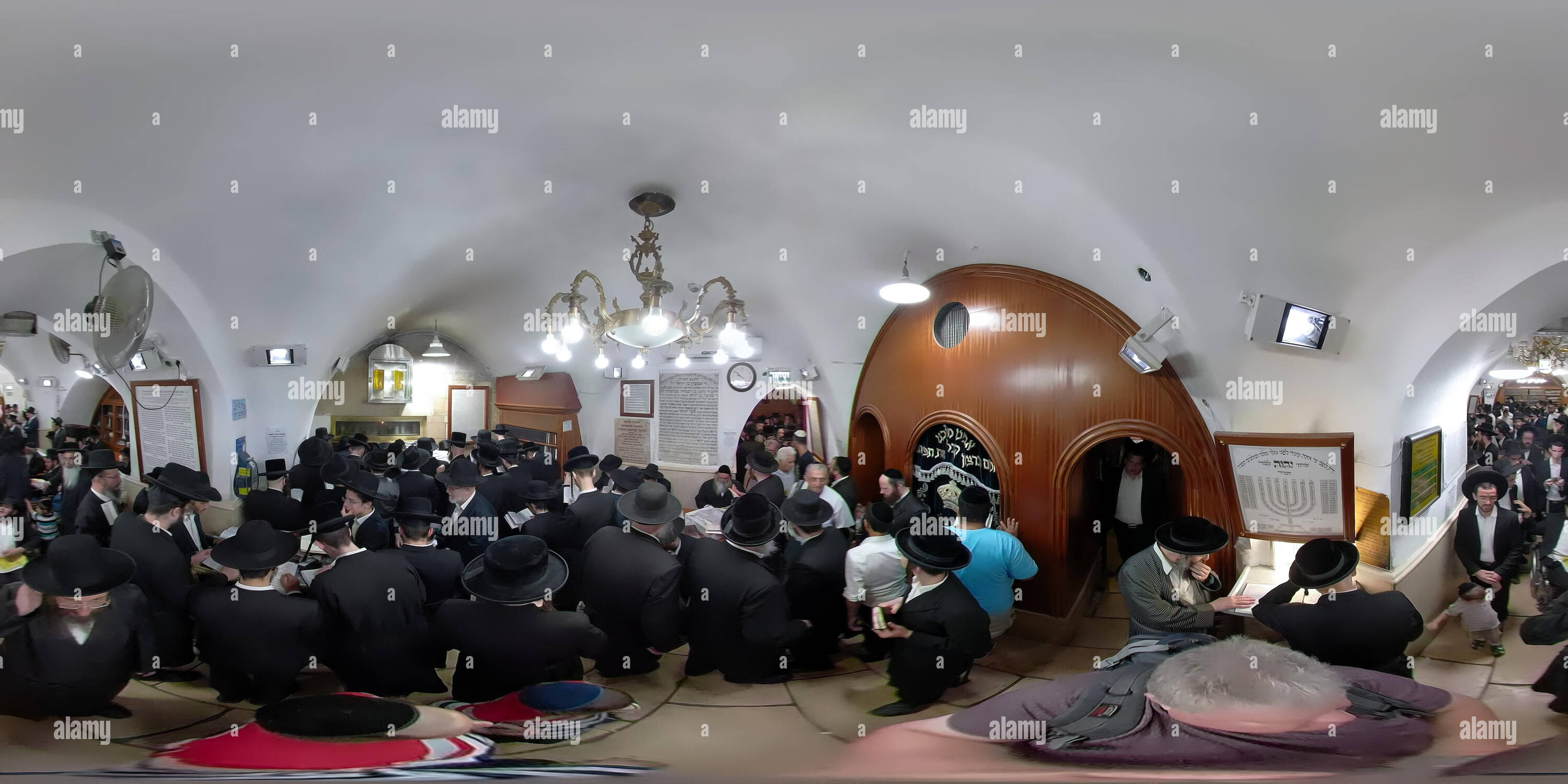 Jewish wedding dance hi-res stock photography and images - Alamy