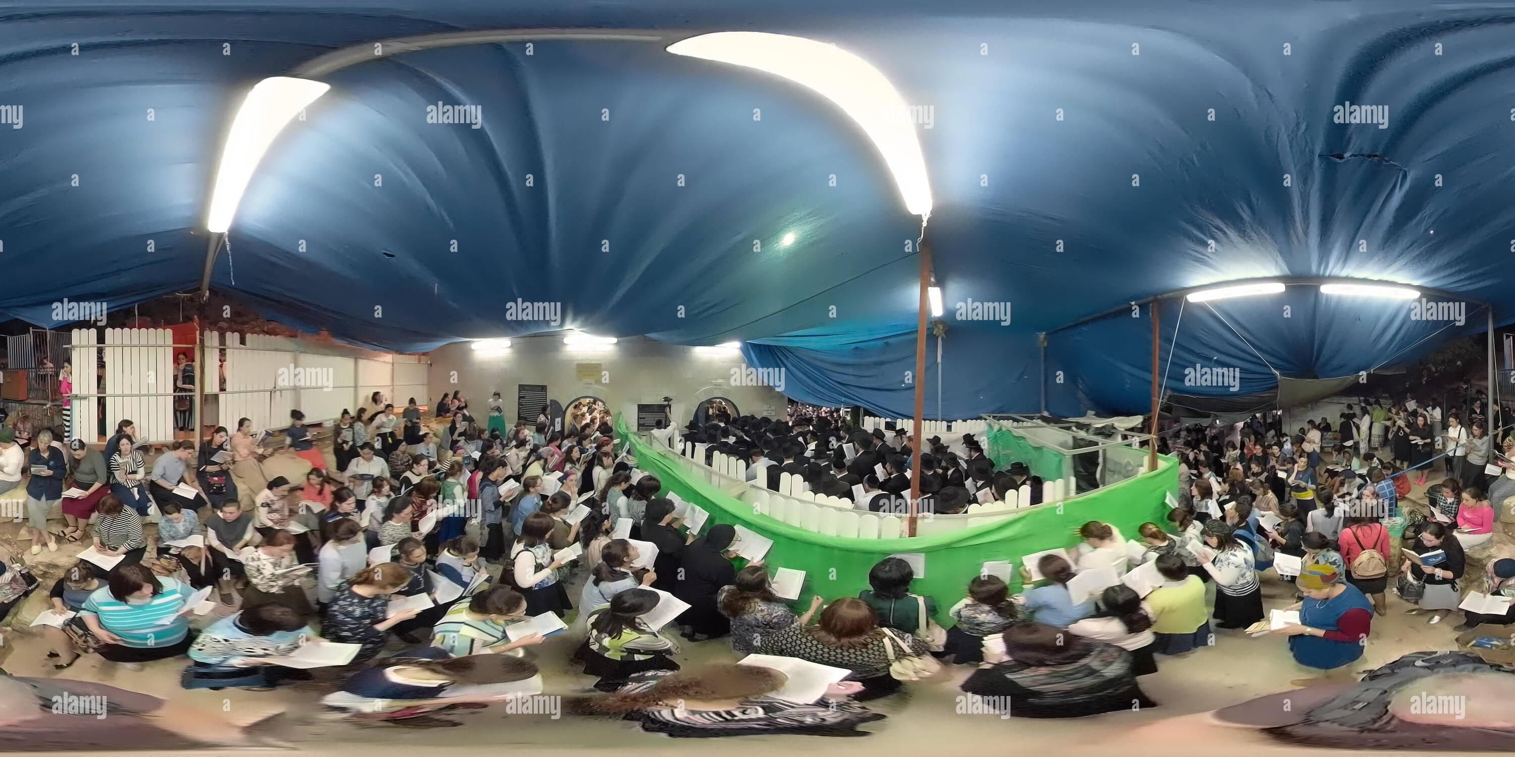 360° view of Haredim pray during Tu B'Av, the Hebrew holiday of love in ...