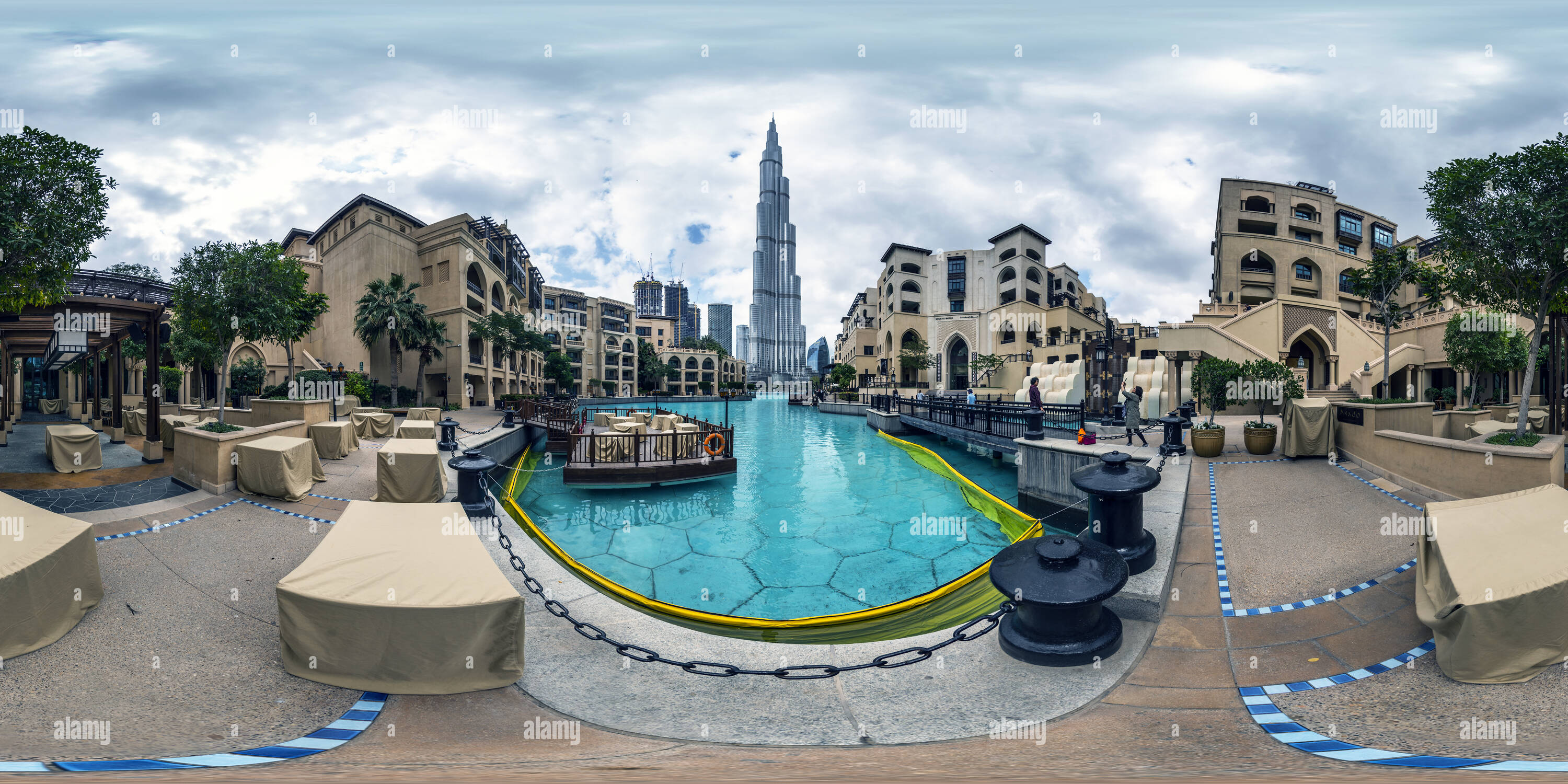 360° view of 163 Story Burj Khalifa(哈里法塔樓高163層), Dubai, UAE - Alamy
