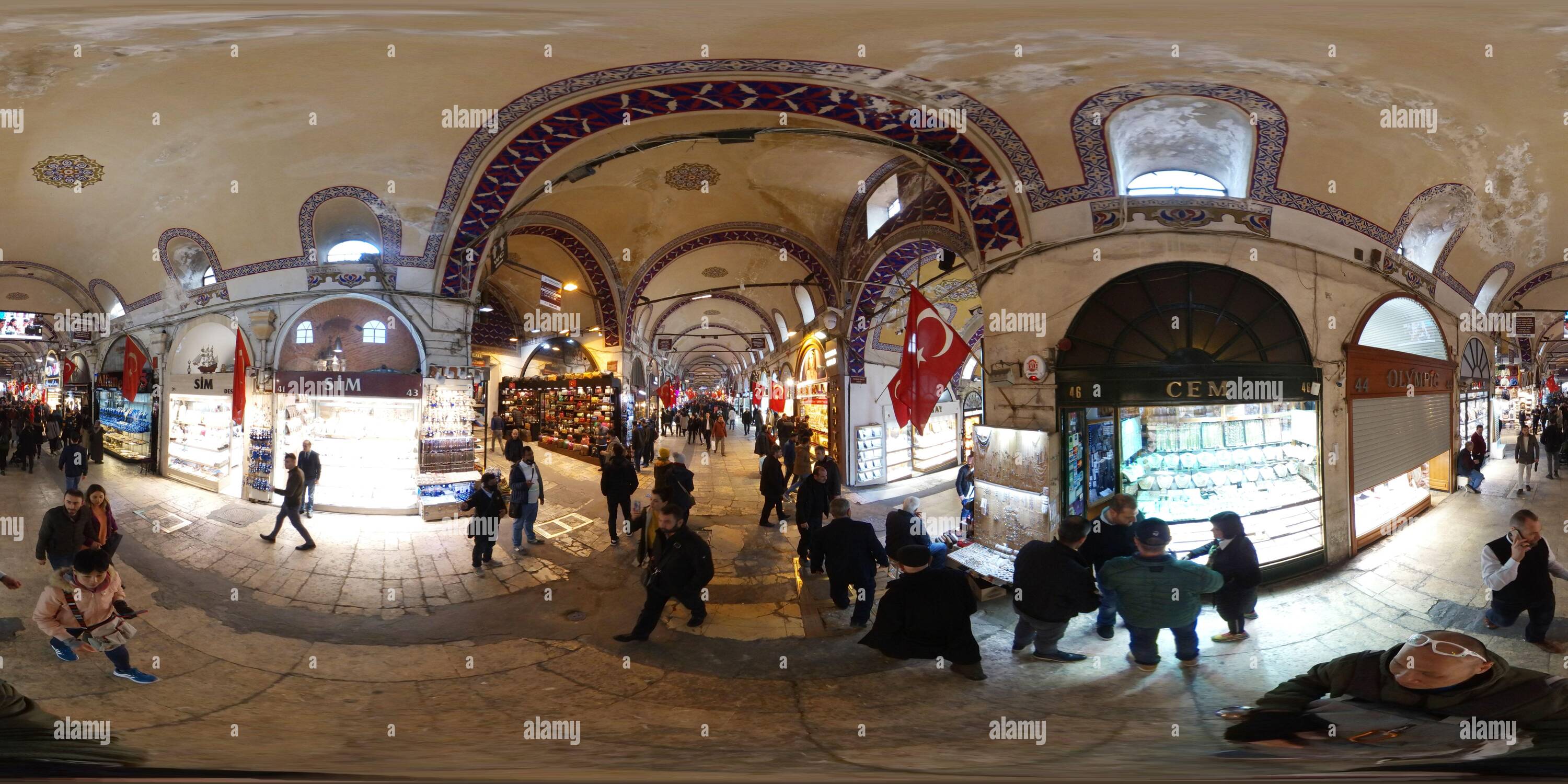 360° view of tourists shopping at the Grand Bazaar in Turkey - Alamy