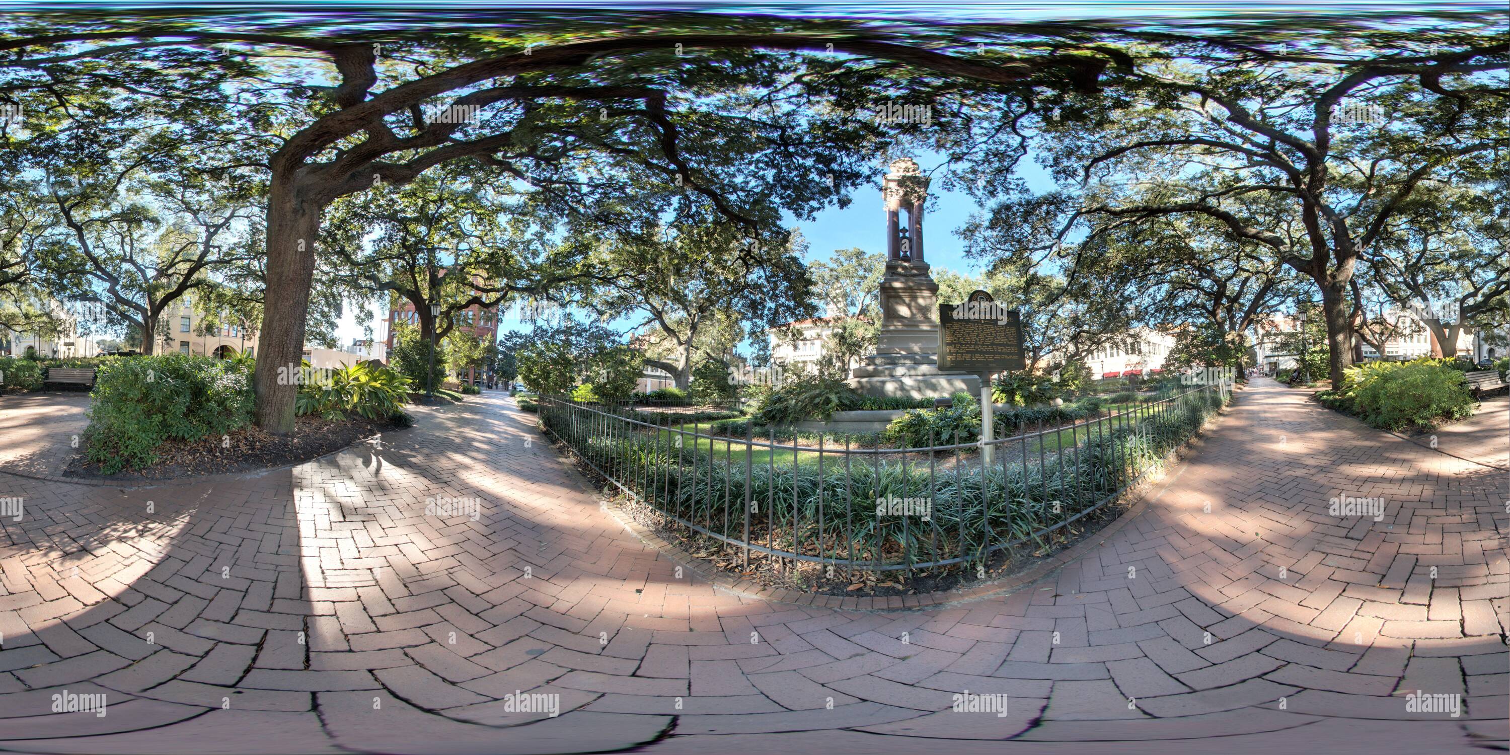 360° view of Squares of Downtown Savannah - Alamy