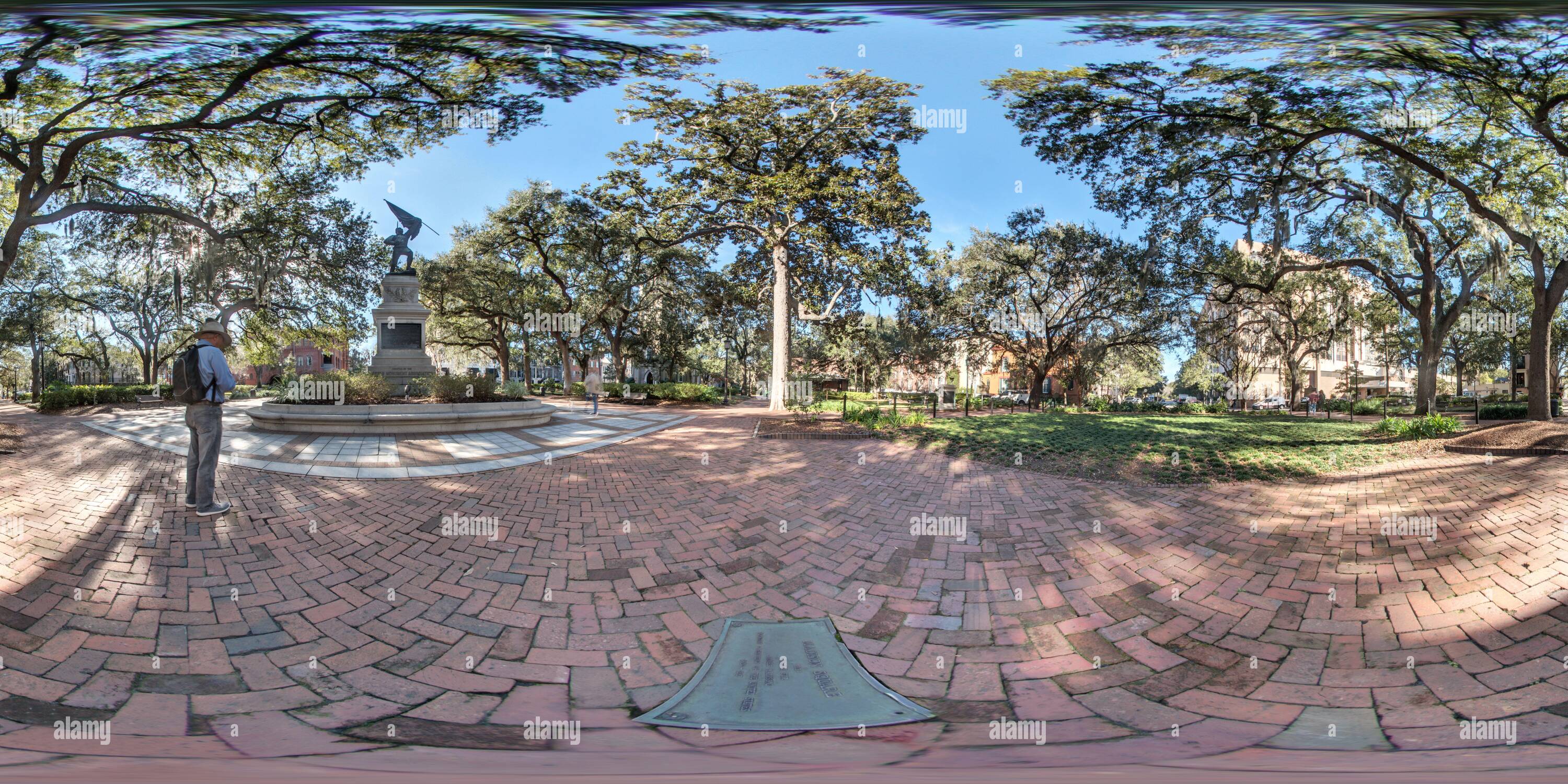 360° view of Squares of Downtown Savannah - Alamy