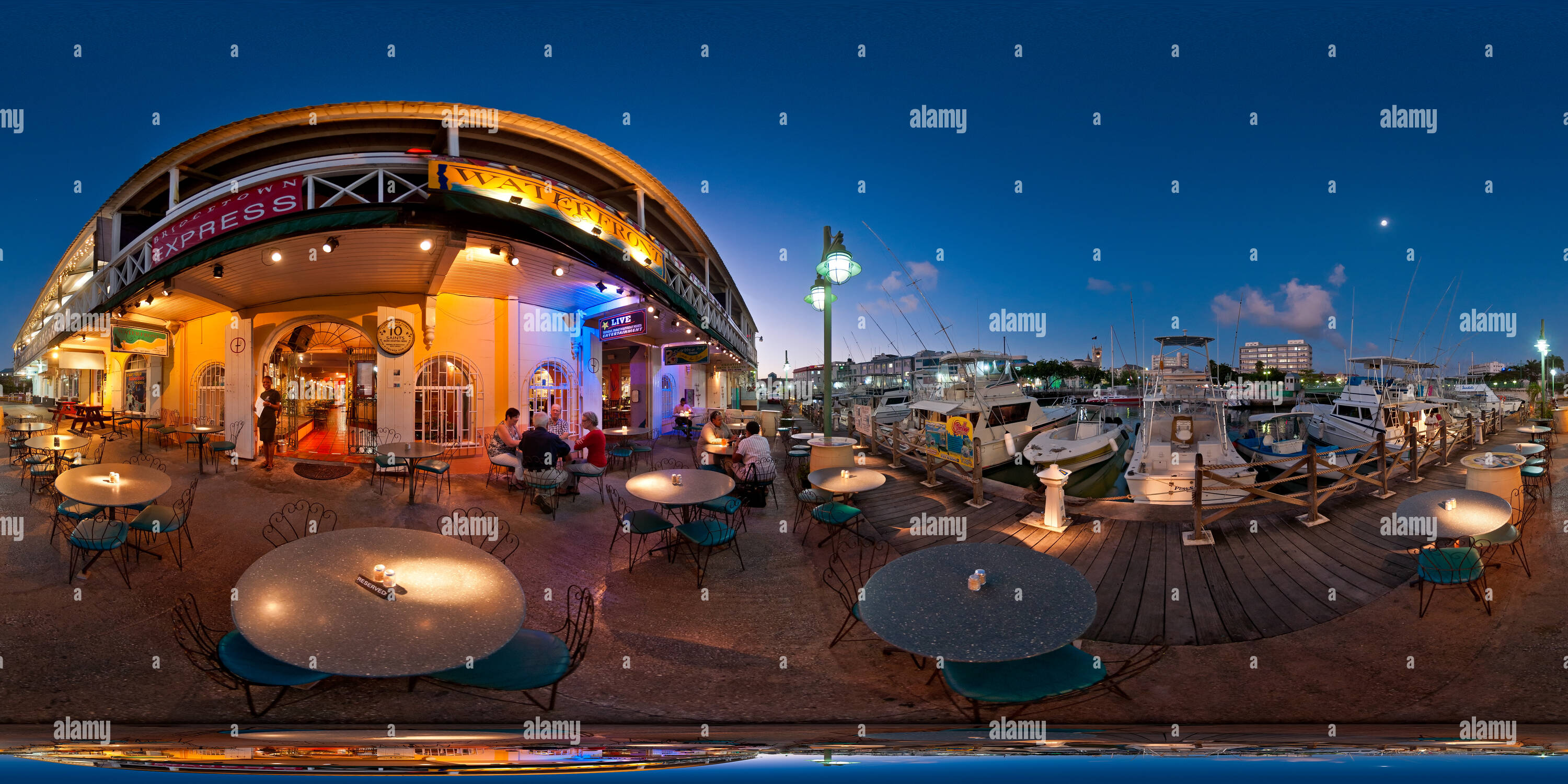 Dockside dining hi-res stock photography and images - Alamy