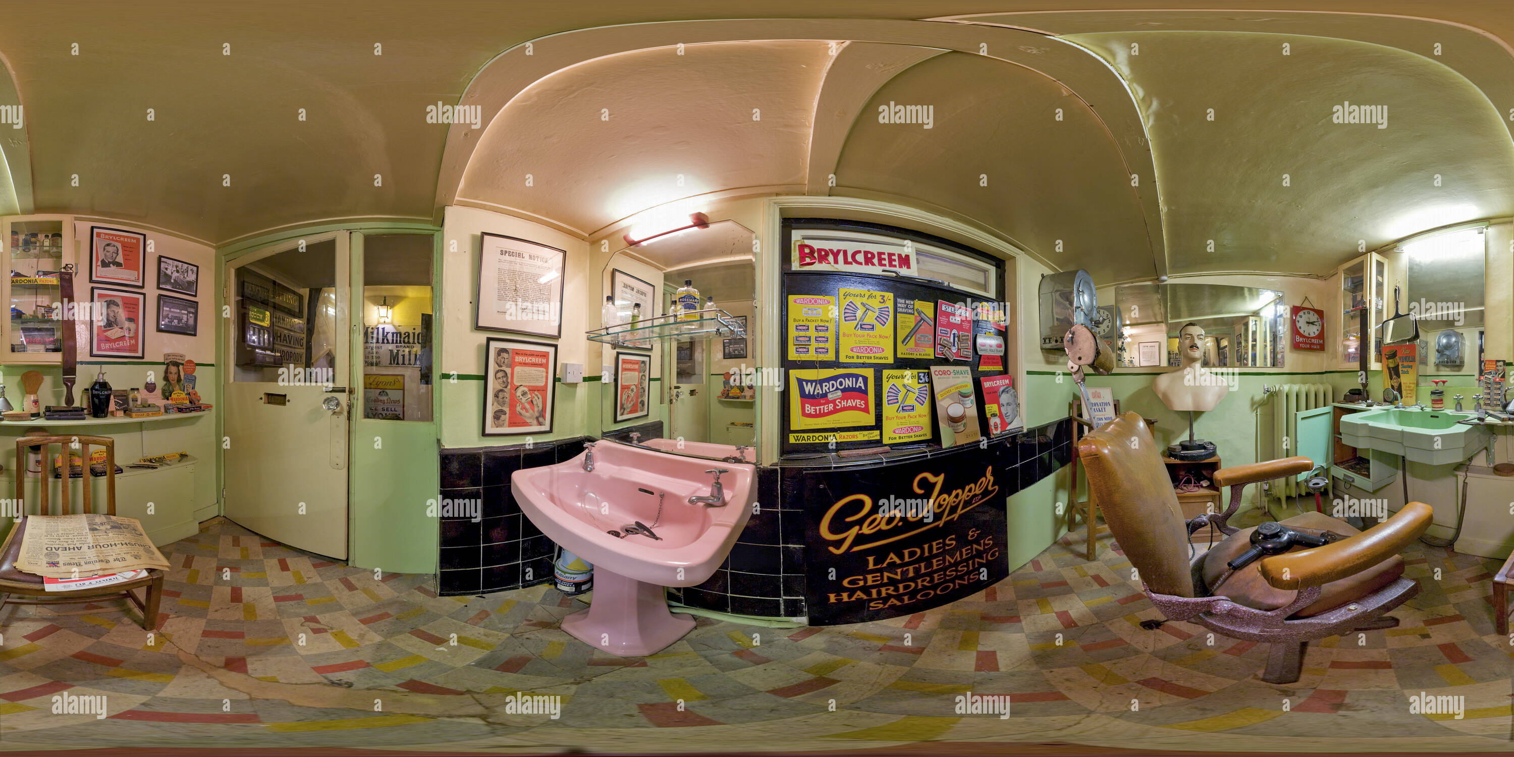 Barber shop 1950's hi-res stock photography and images - Alamy