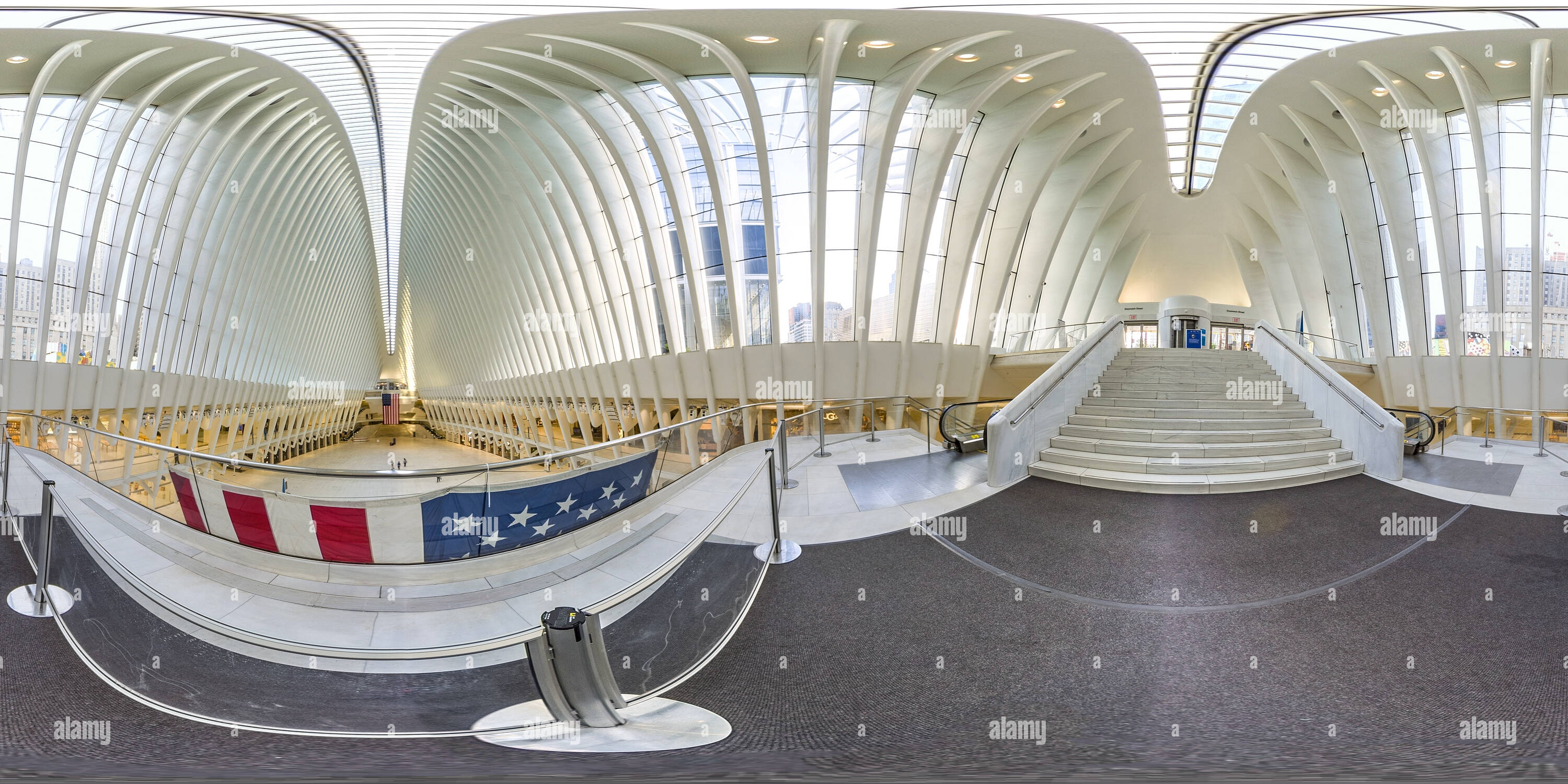 360° view of The Oculus transit hub and galleria - Alamy