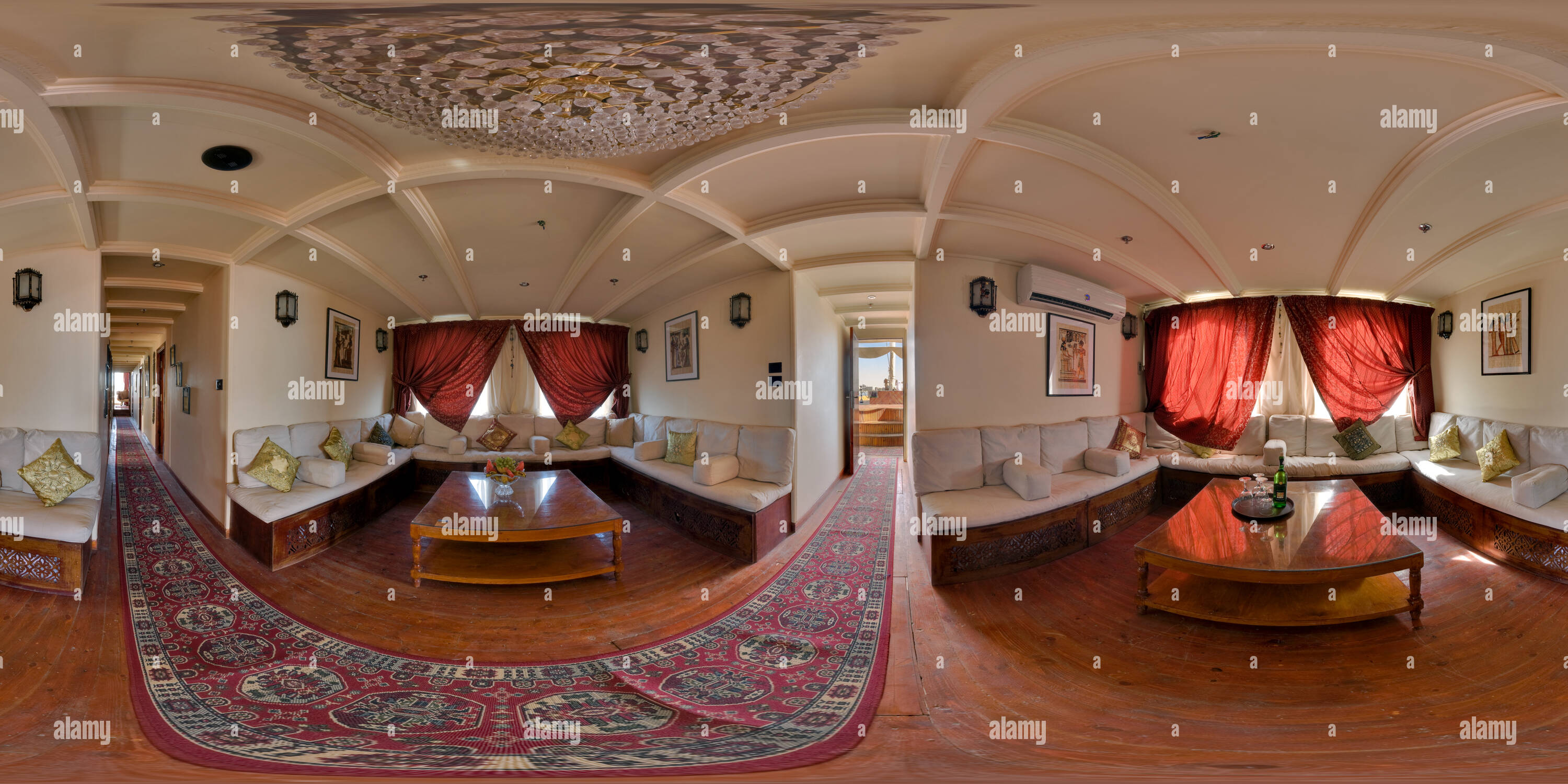 Dahabiya hi-res stock photography and images - Alamy