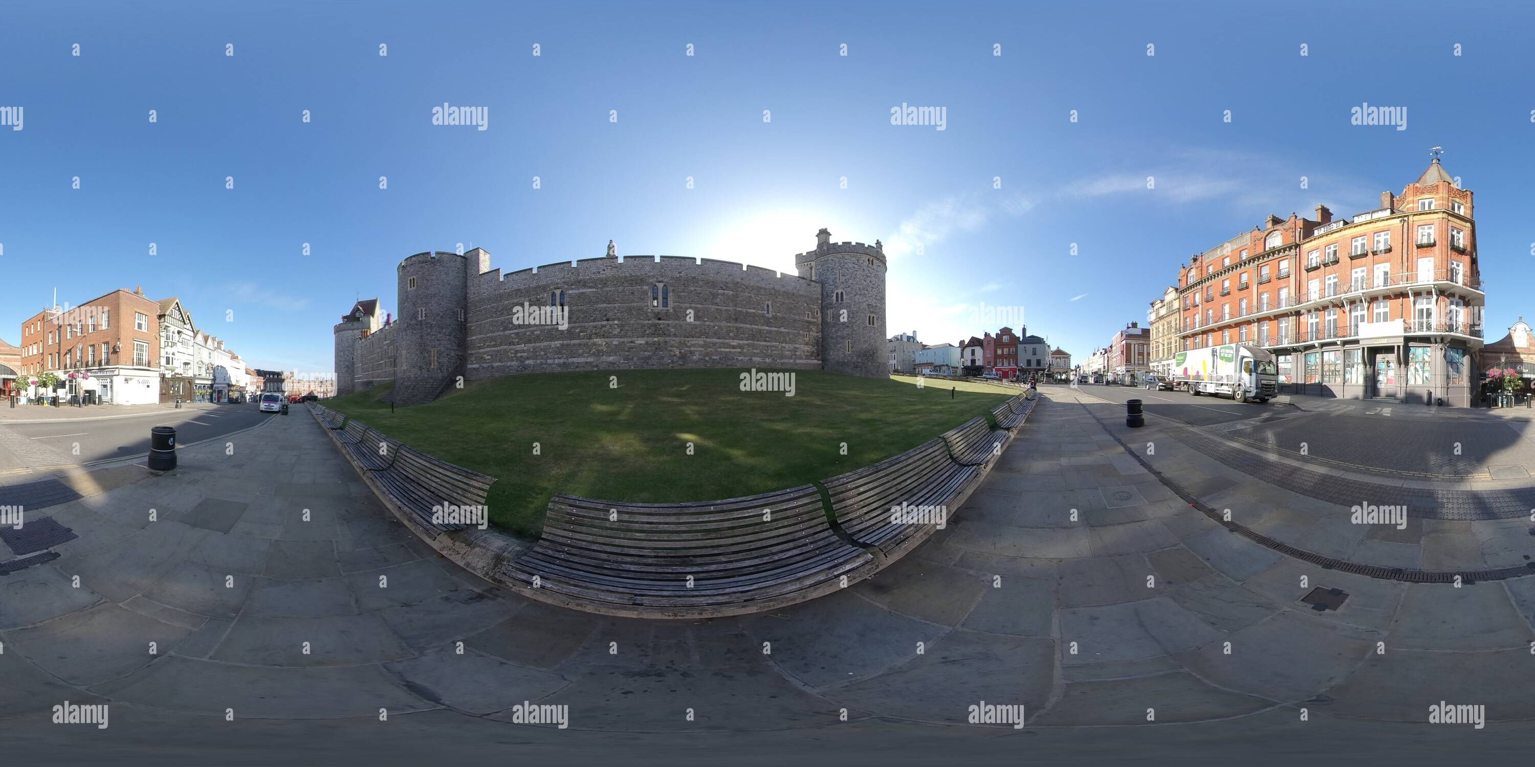 360° view of Windsor Castle from Thames Street - Alamy