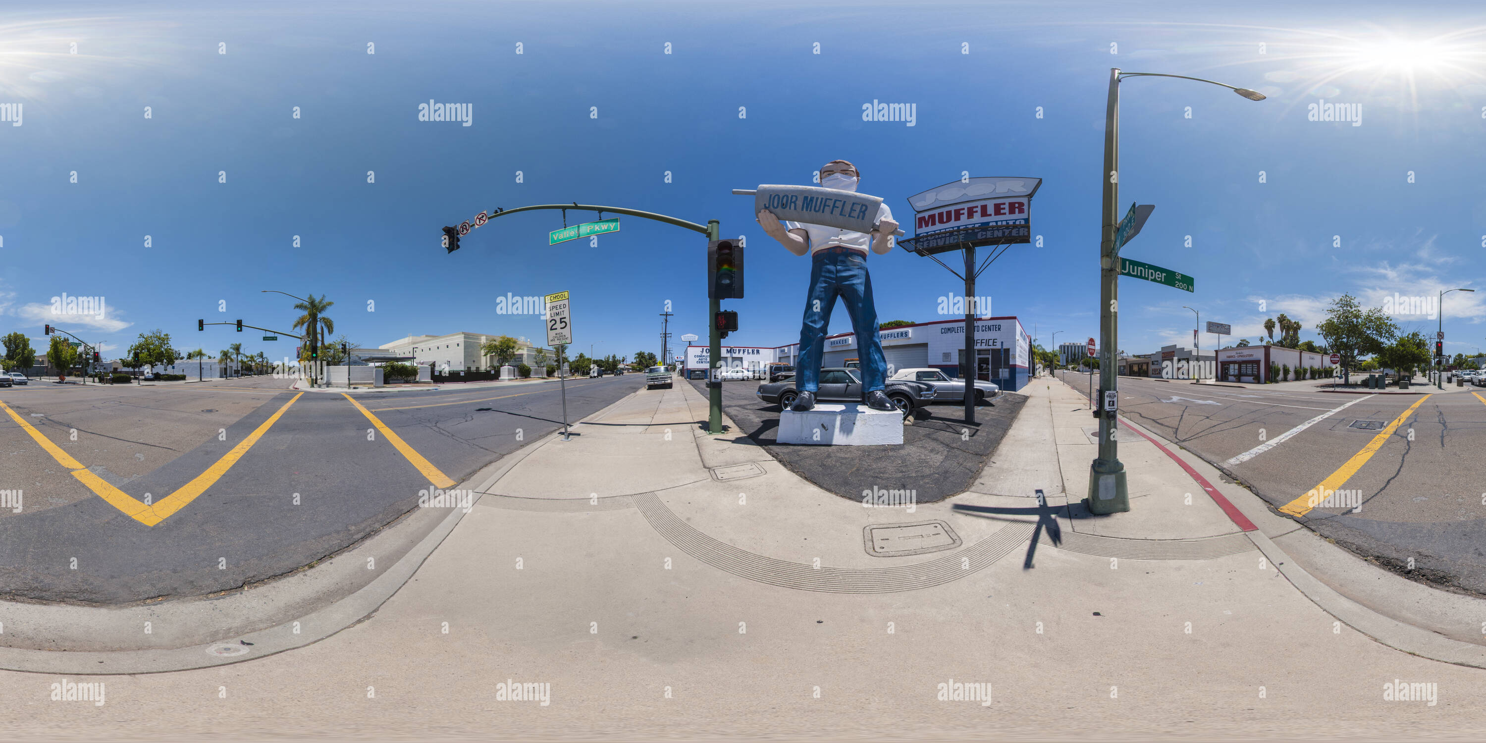 Joor muffler man hi-res stock photography and images - Alamy