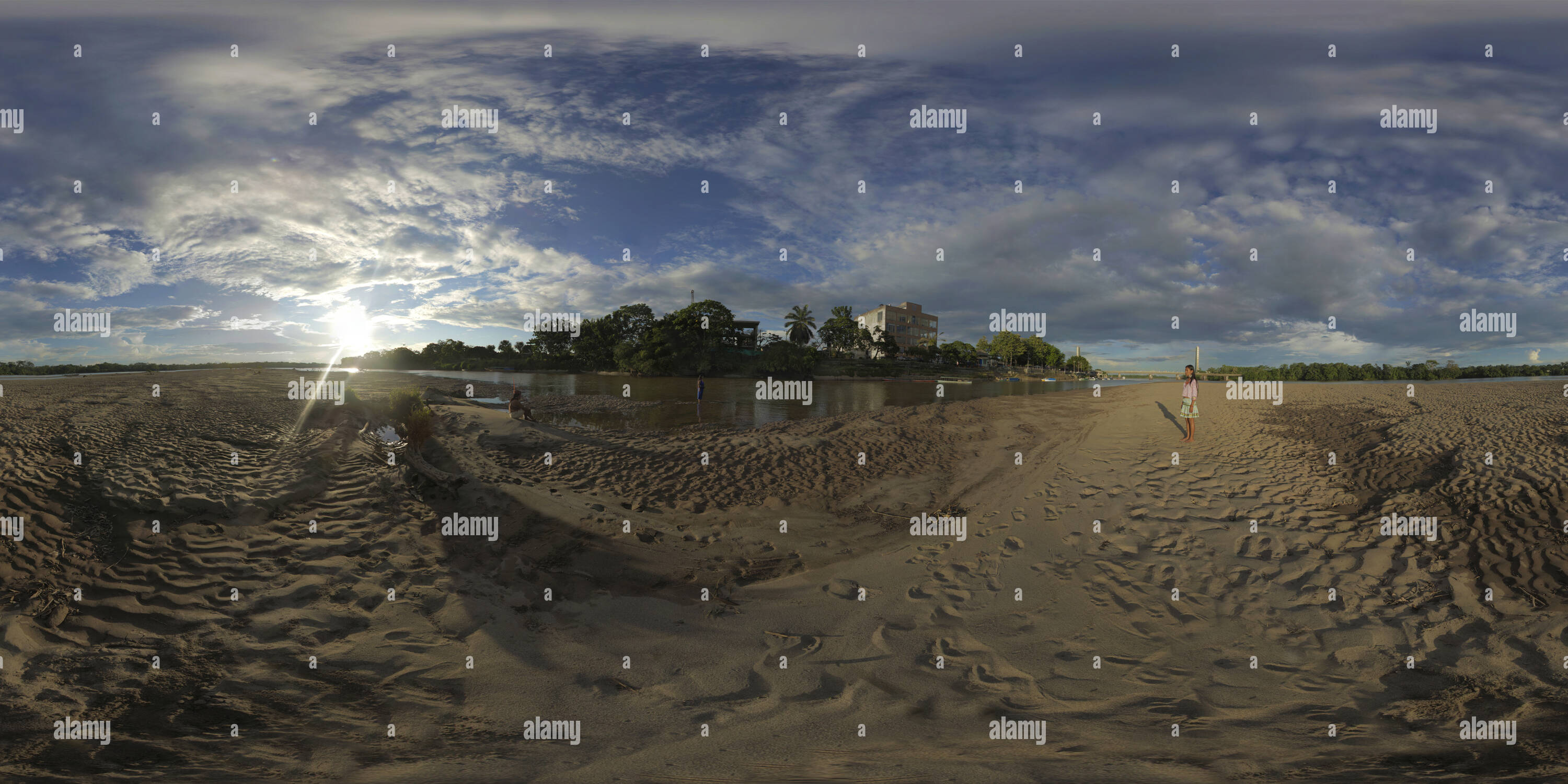 360° view of The Island and women - Alamy