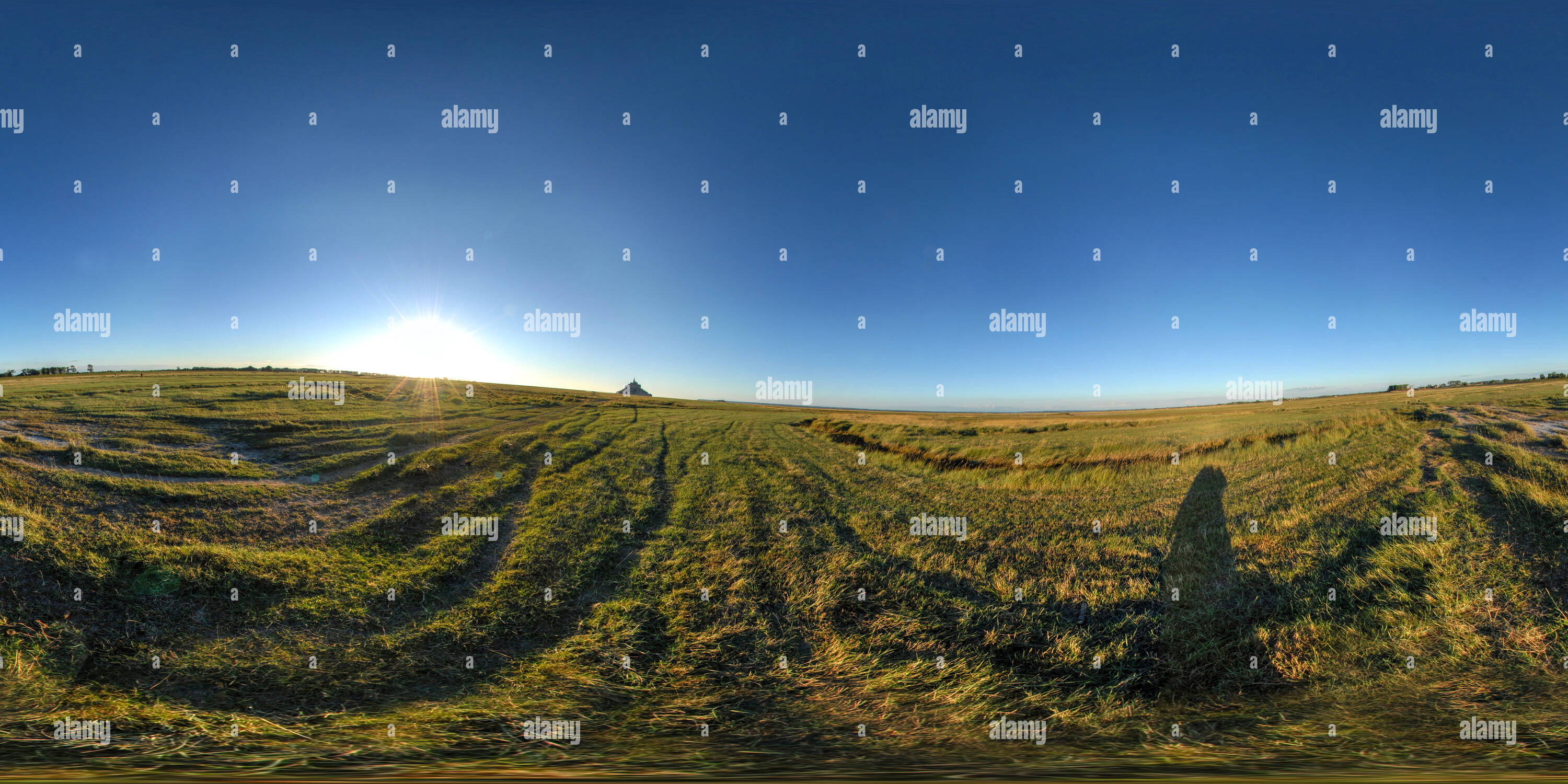 360° view of The Mont Saint Michel - Alamy