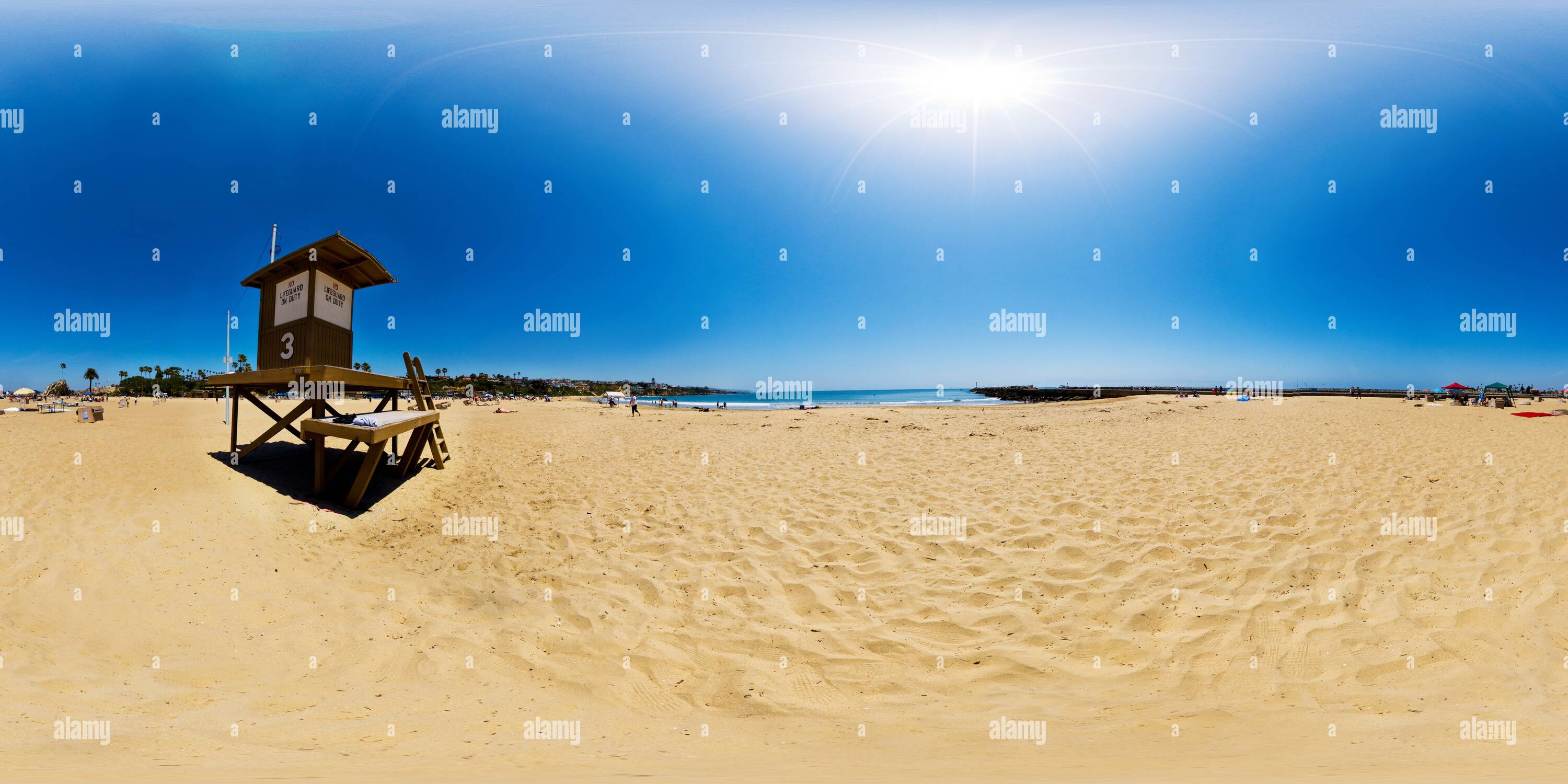 360° view of Corona Del Mar Beach Lifeguard Hut Out - Alamy