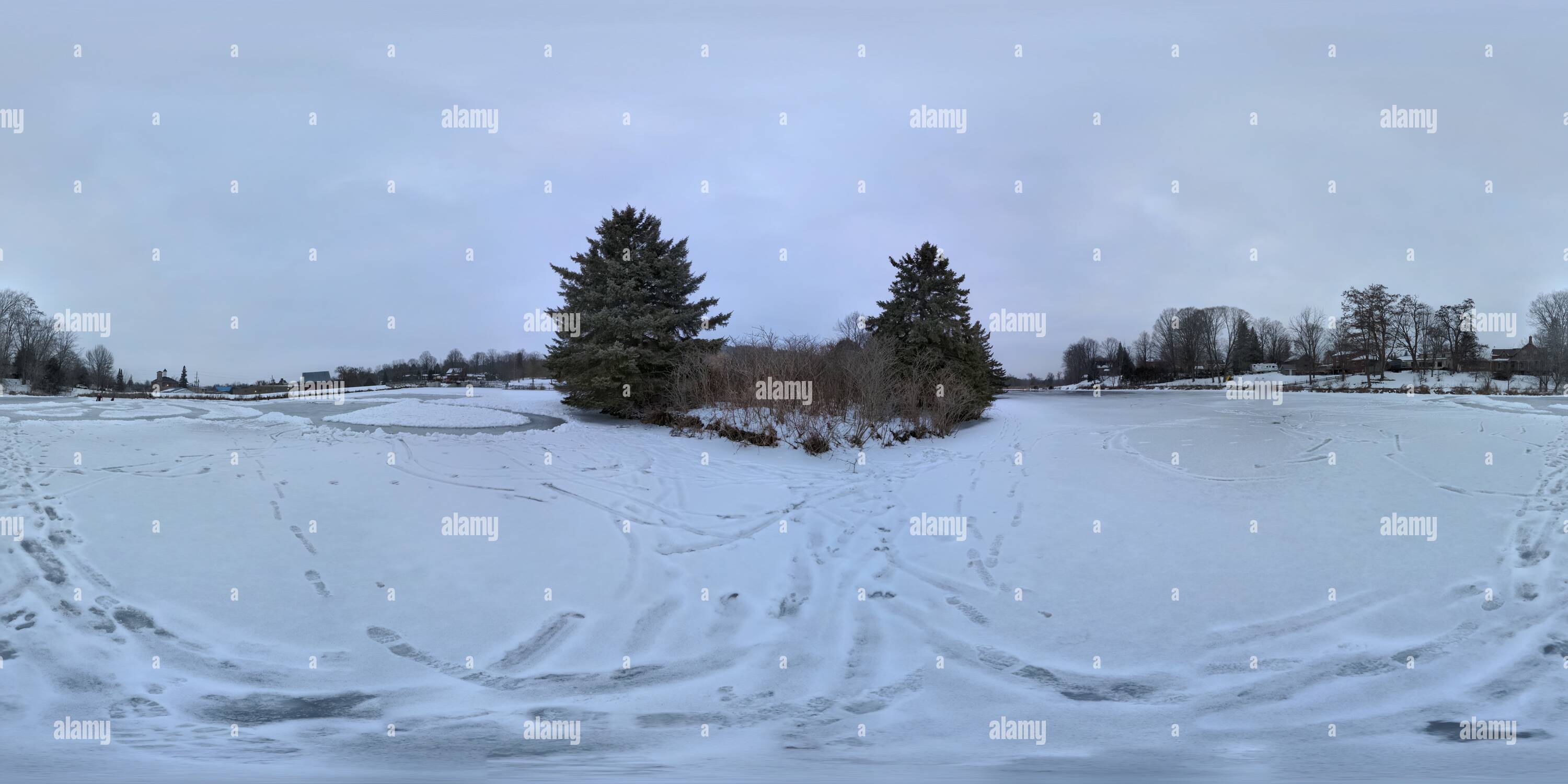 360° view of Millbrook pond in winter - Alamy