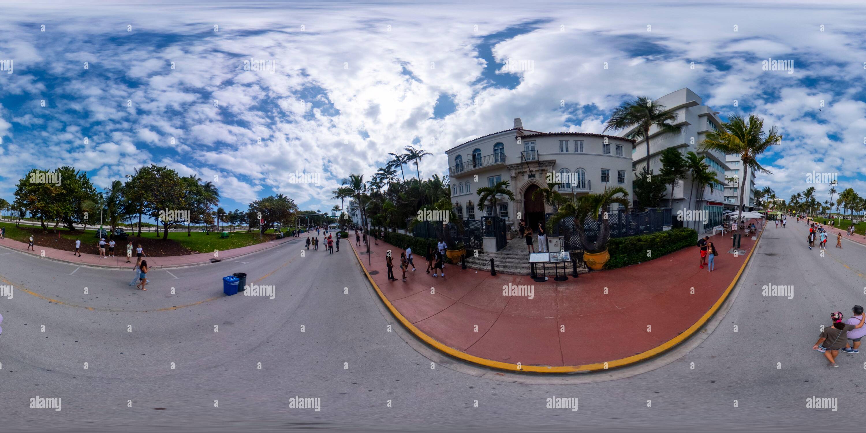 360° view of Touring Miami Beach Ocean Drive 360 vr vlog - Alamy