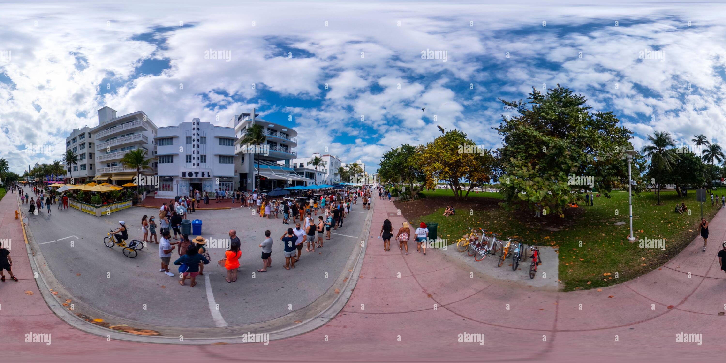360° view of Crowded scene in Miami Beach 360 vr photo - Alamy