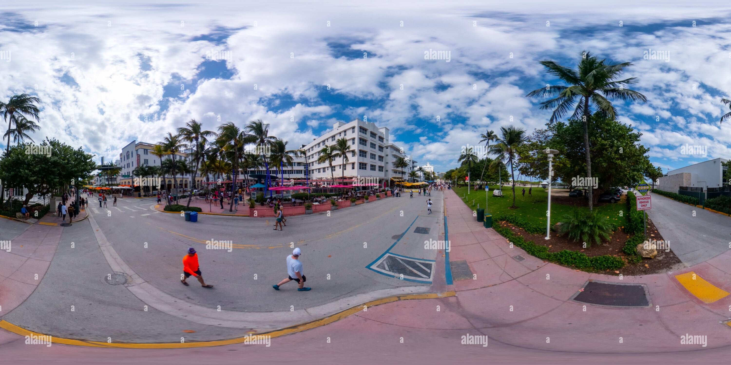 360° view of 360 vr photo winter scene in Miami Beach - Alamy