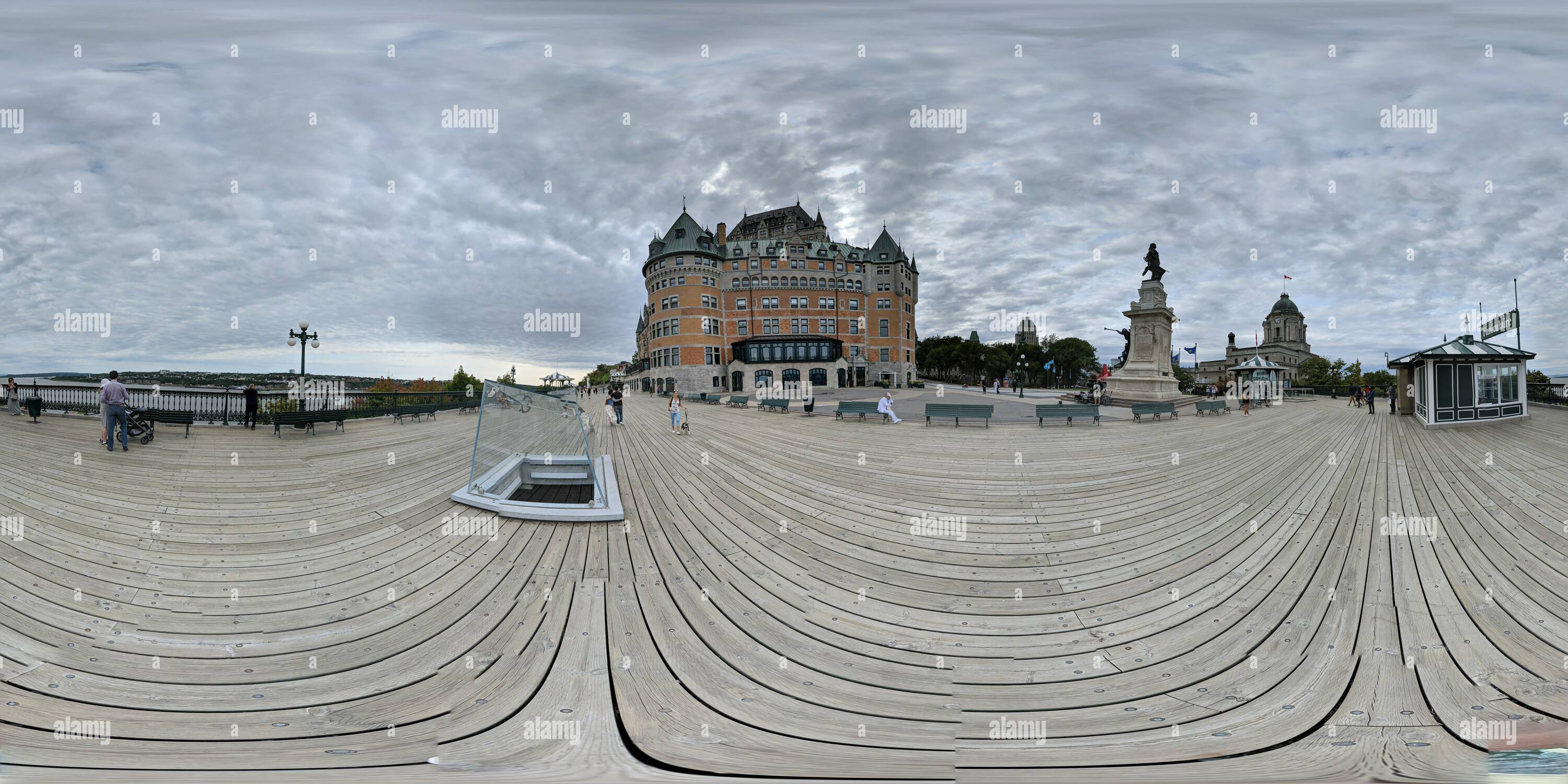 360° view of Fairmont Le Chateau Frontenac - Alamy