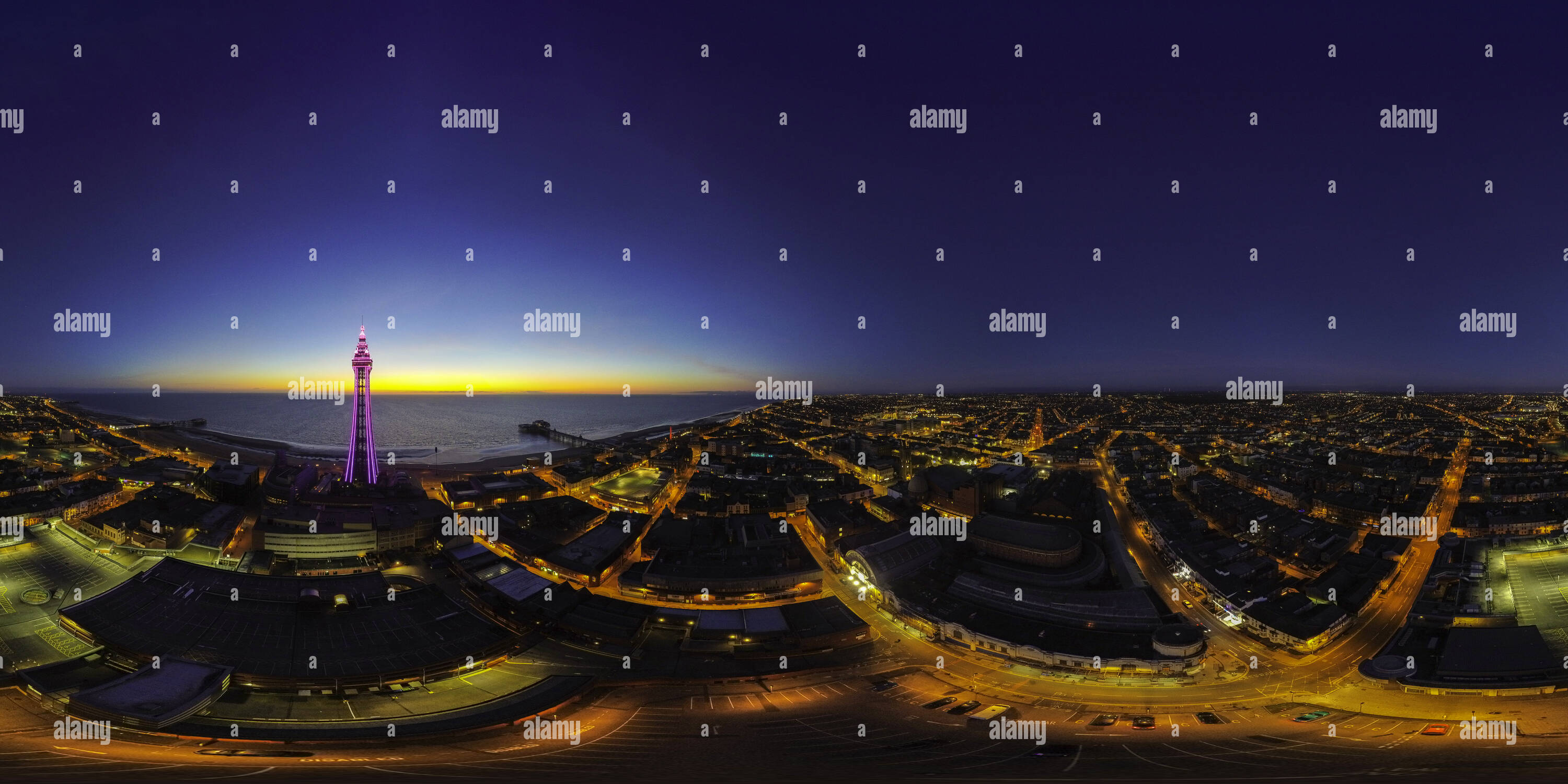 360° view of Blackpool by night - Alamy