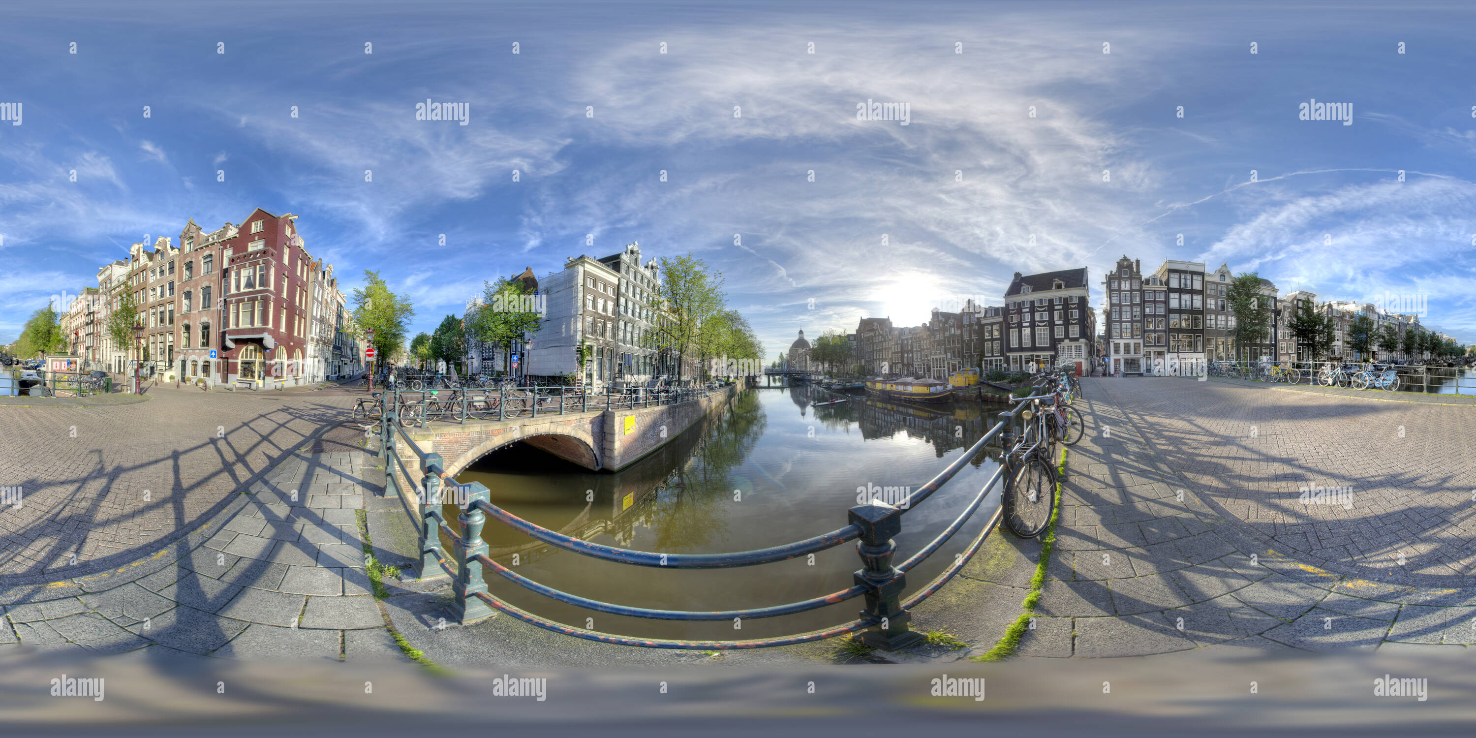 360° view of De Wallen, Amsterdam - Canal during the day - Alamy