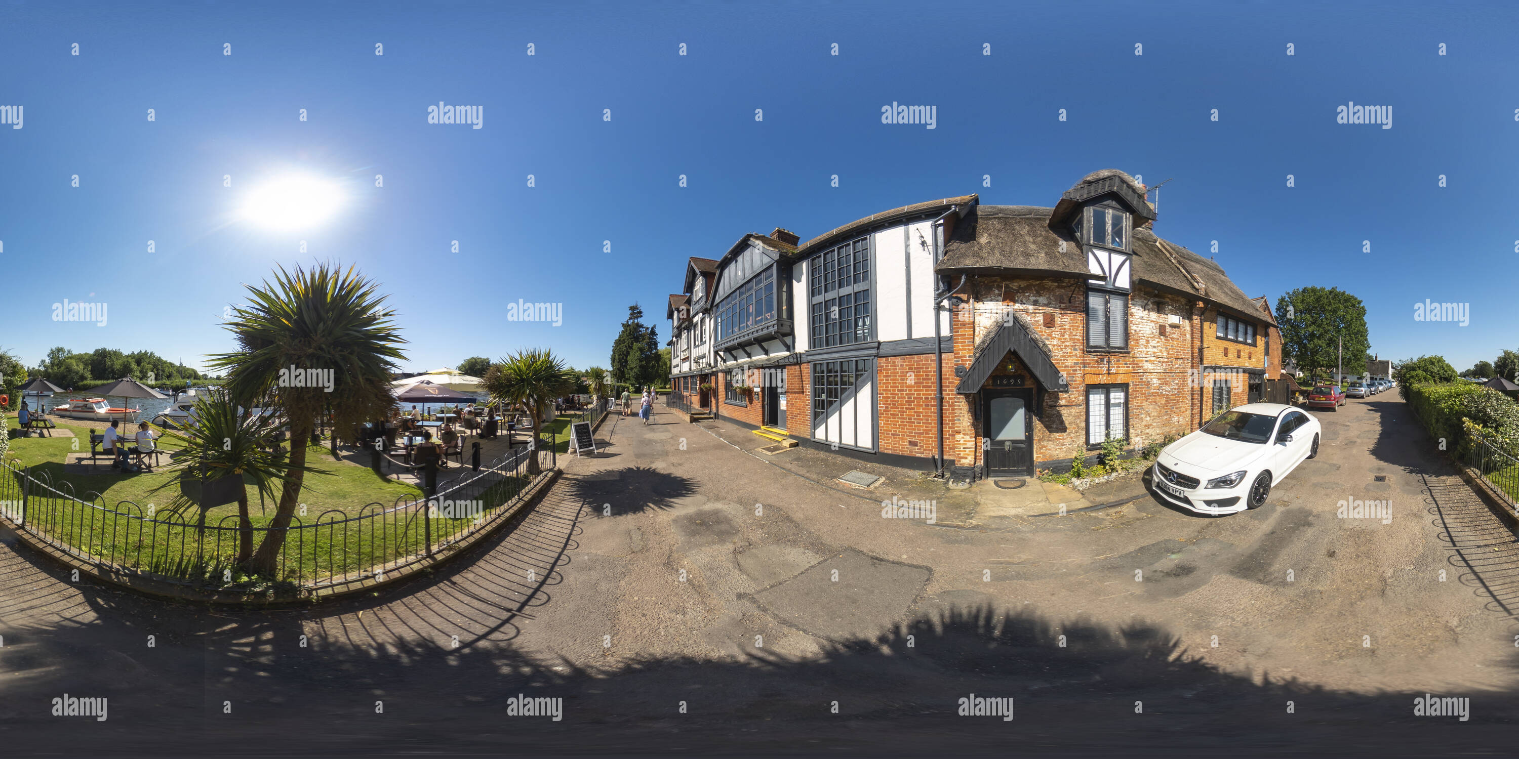 360° view of Beside the River Bure in Horning, Norfolk Broads - Alamy