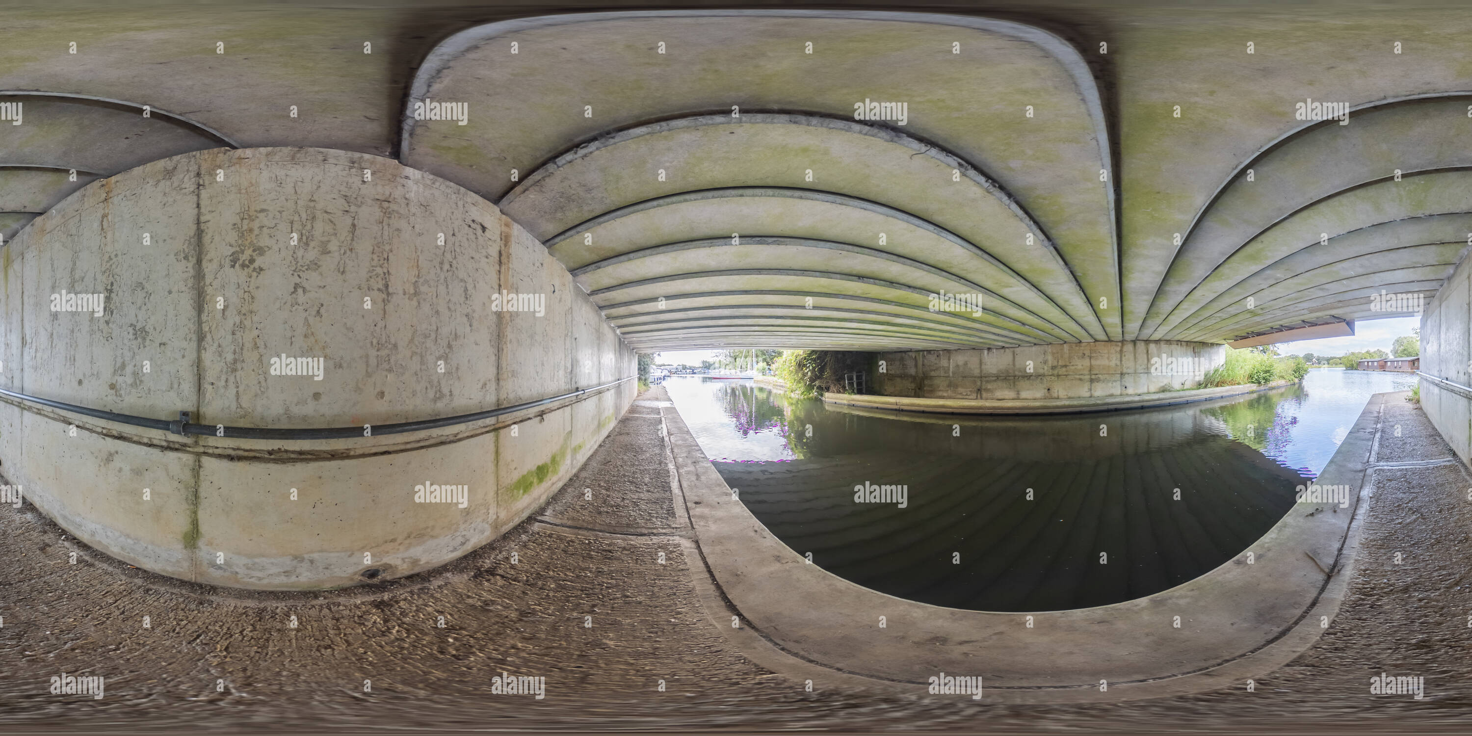 360° view of Under Wayford Bridge on the Norfolk Broads - Alamy