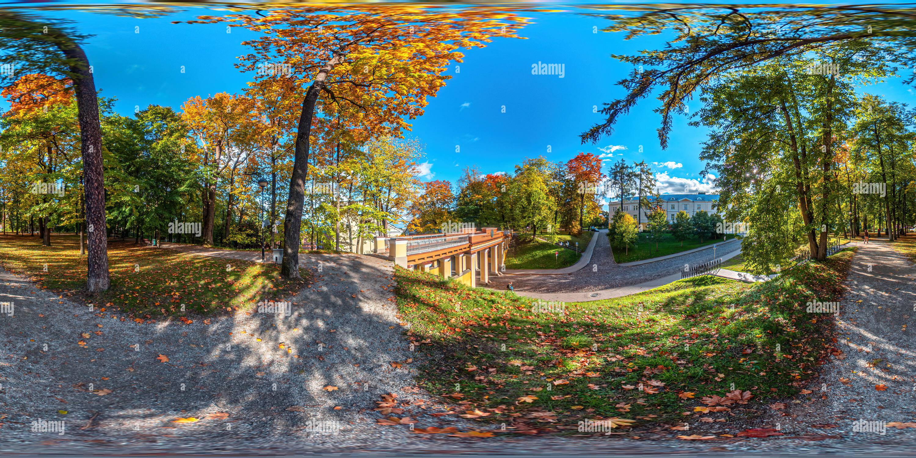 360° view of Panoramic view from the hillside in a sunny autumn park in ...