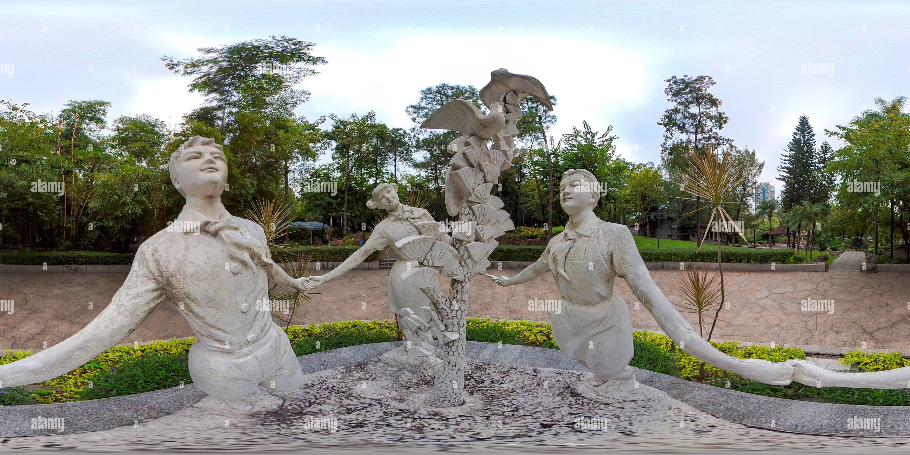 360° view of The Haizhu Boy statue - Alamy