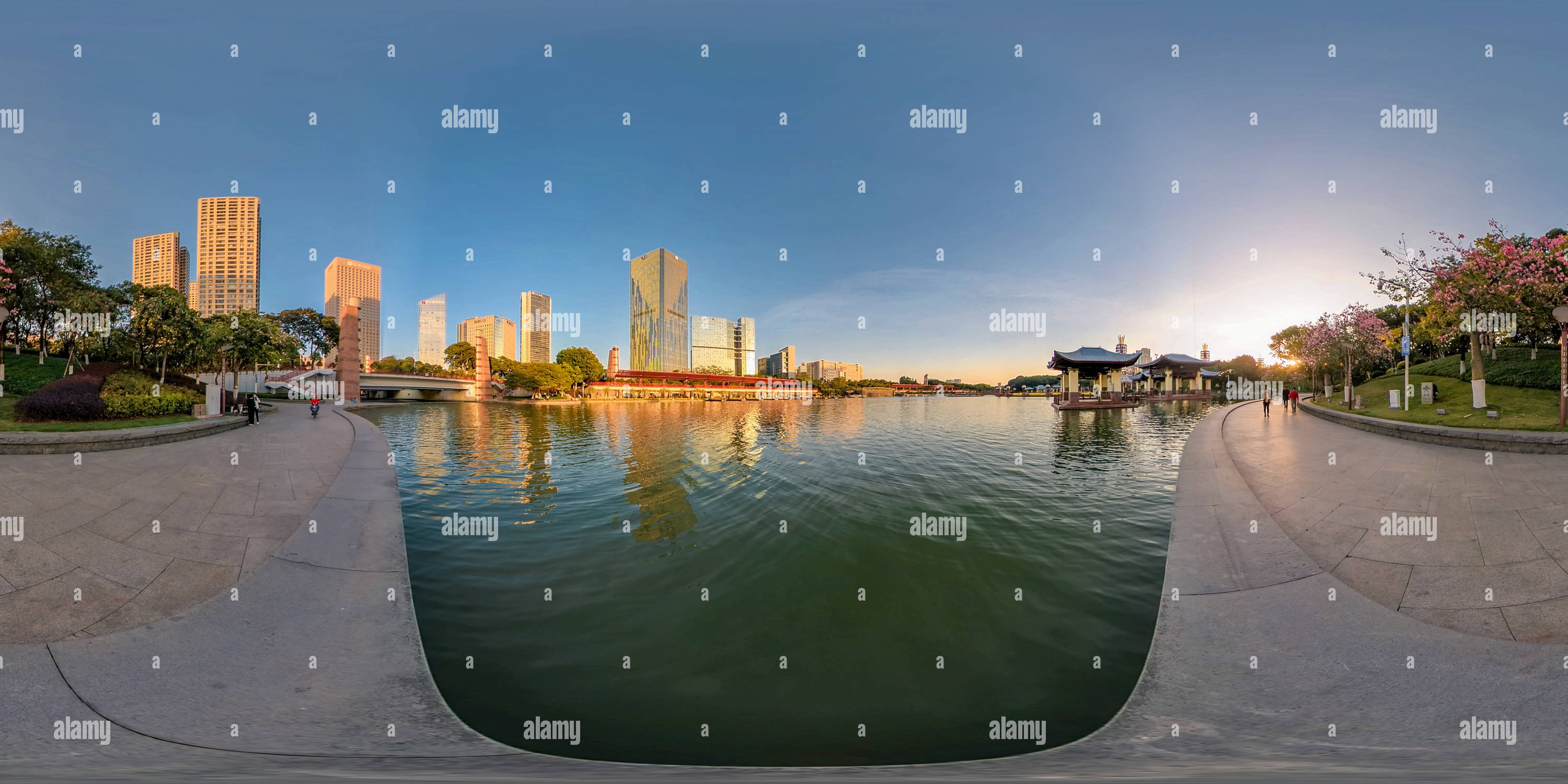 360° view of The glow of the setting sun - Alamy