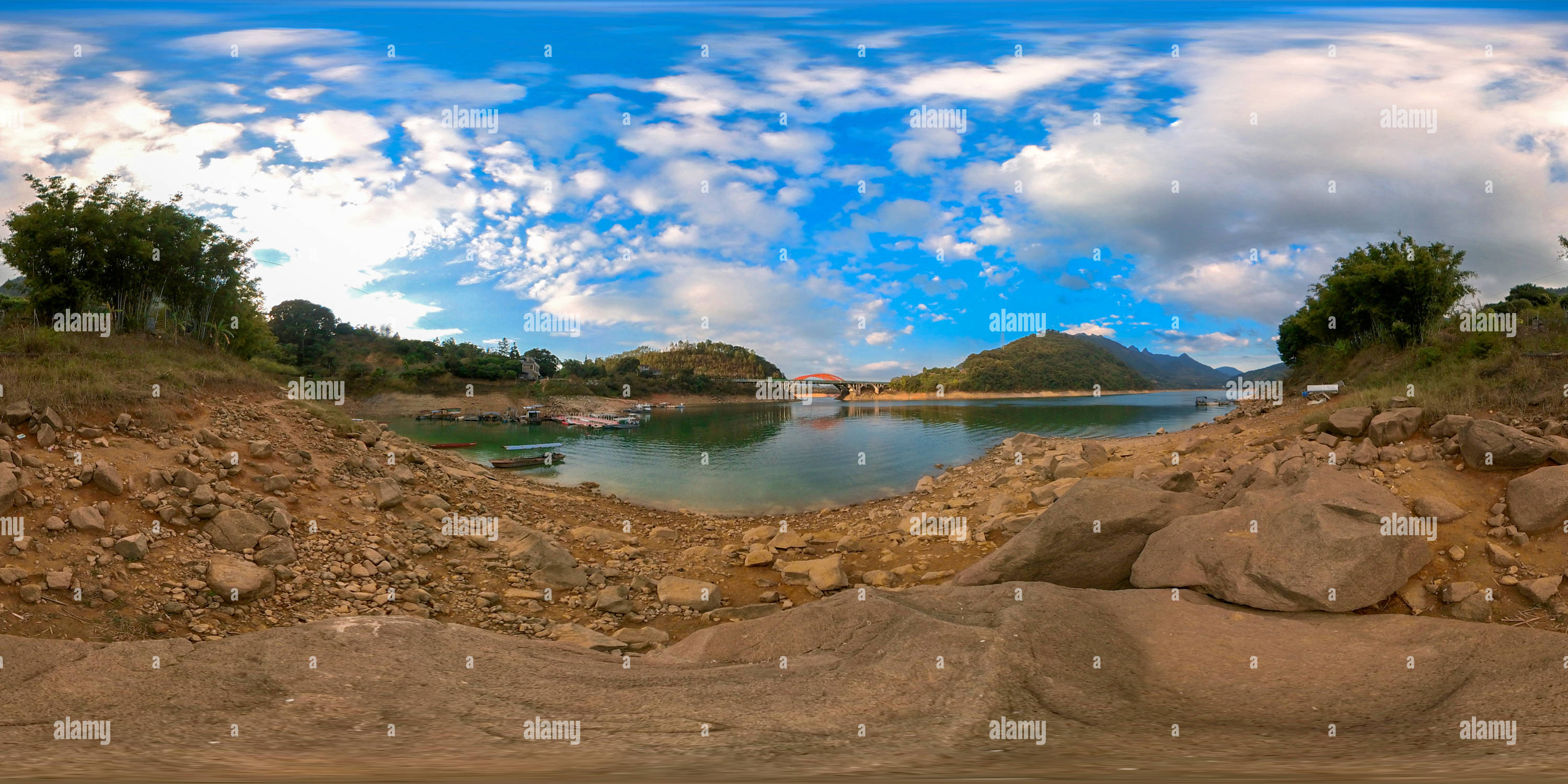360° view of Rainbow Bridge across the reservoir - Alamy
