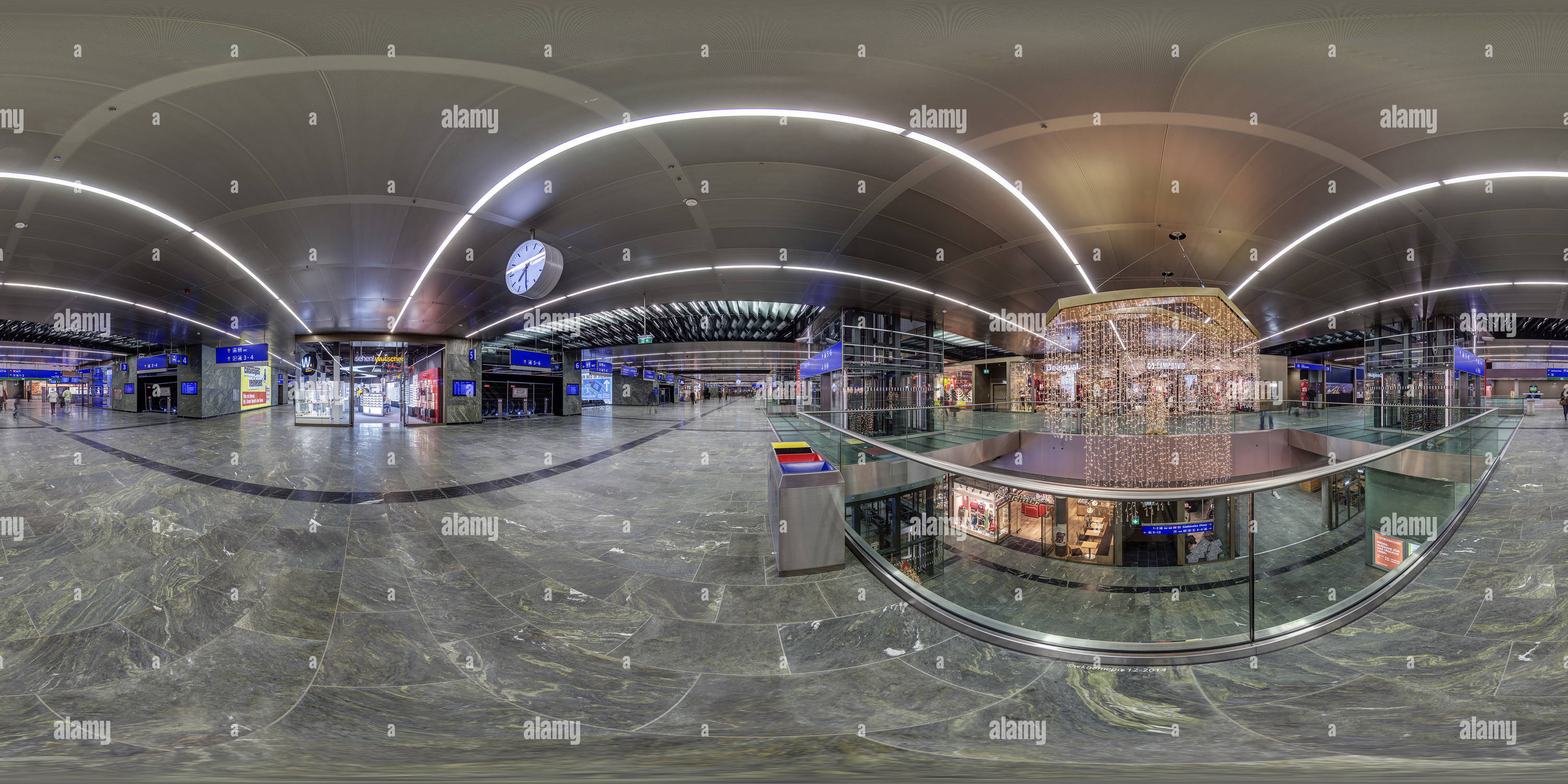 360° view of Wien Hbf Bahnsteigtunnel - Platform Access - Alamy
