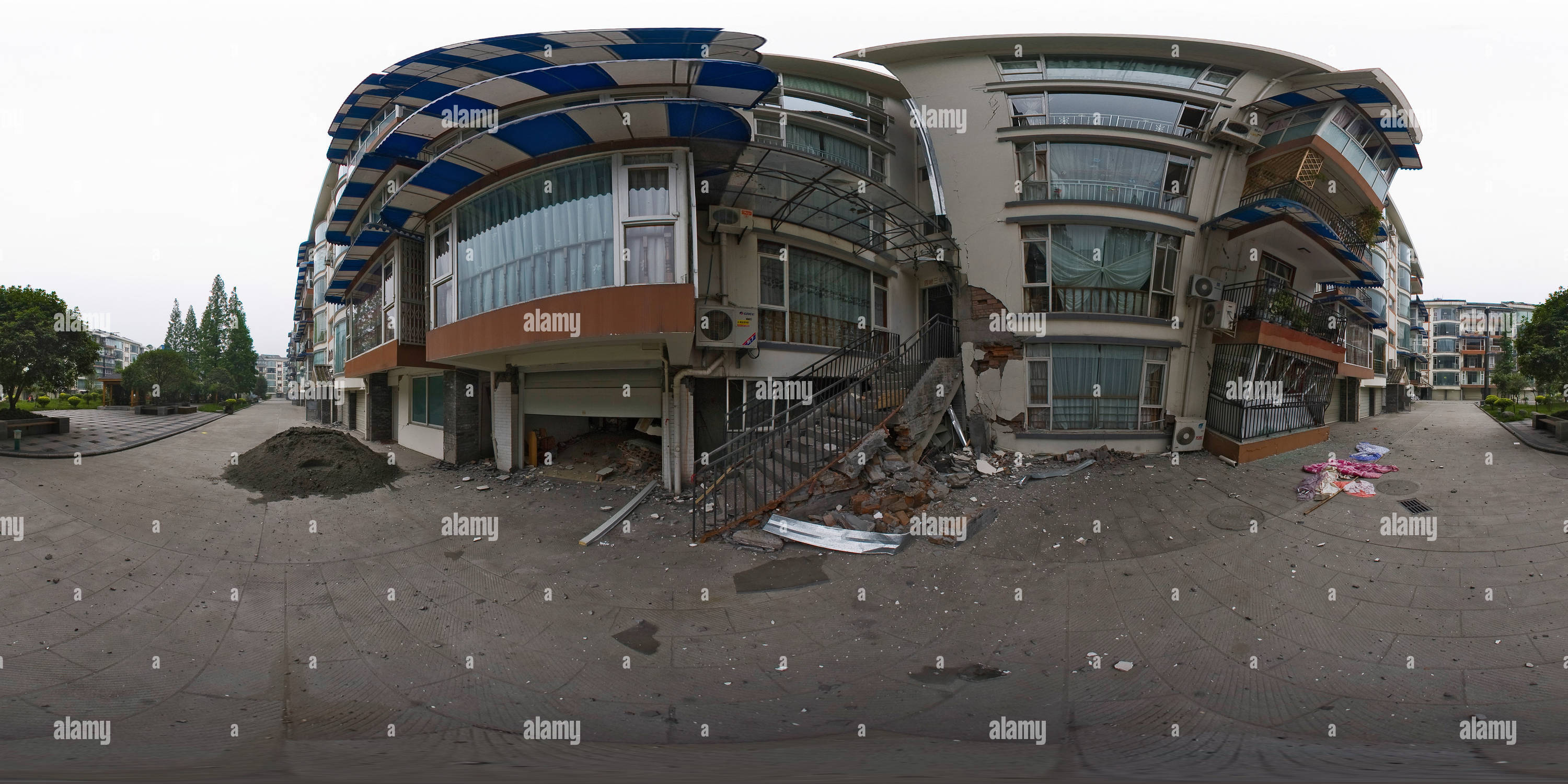 360° view of Chengdu Dujiang weirs 512 Wenchuan earthquake scene-7 - Alamy