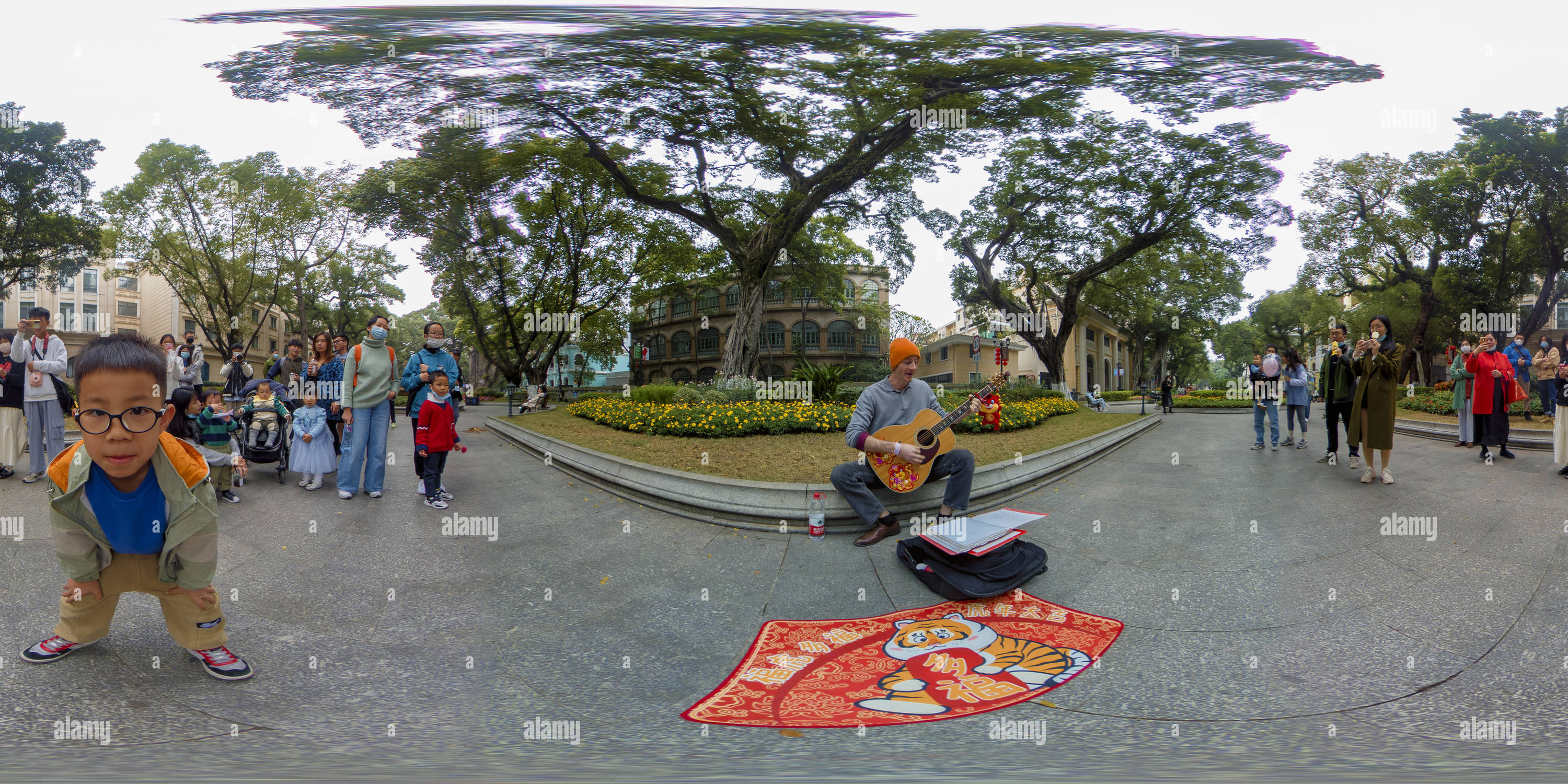360° view of Street singing, Shamian Island, Guangzhou - Alamy
