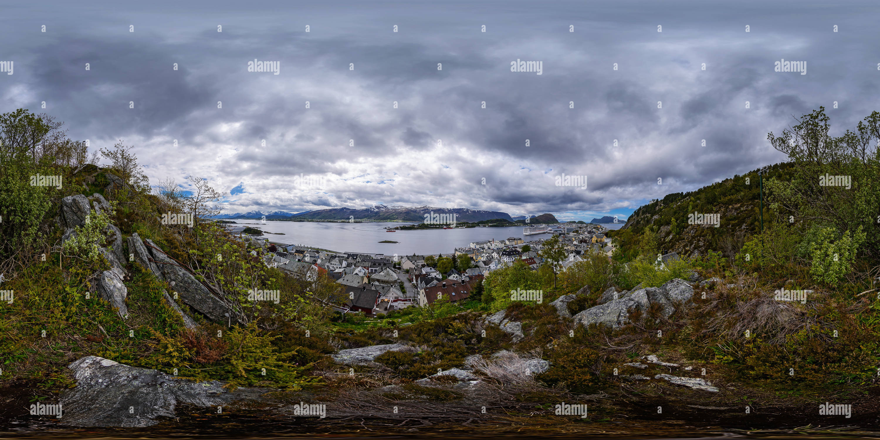 360° view of Alesund - view to Langevag from Mount Aksla - Alamy