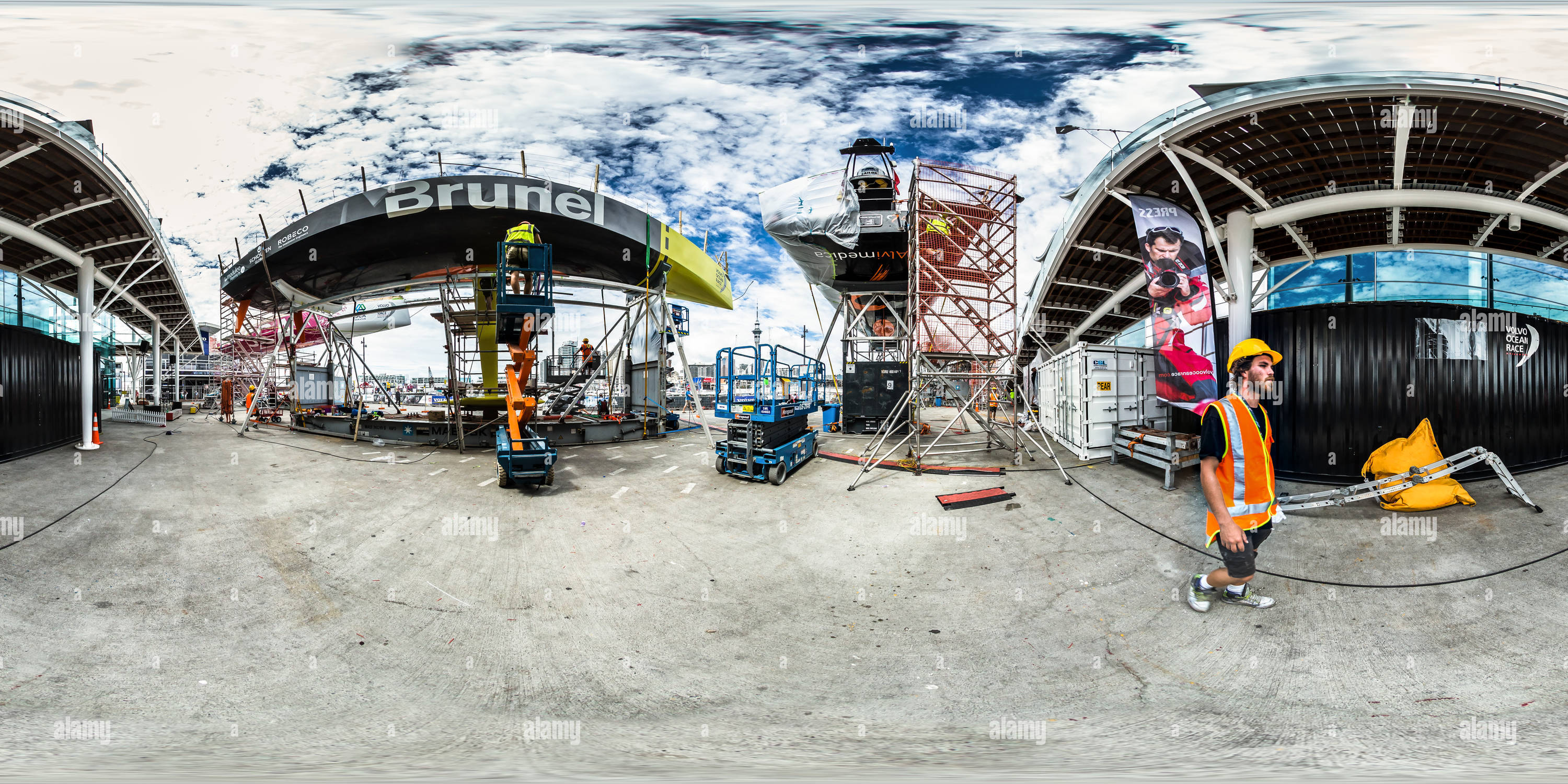 360° view of Team Brunel and Team Alvimedica - VO65 Maintenance -The ...