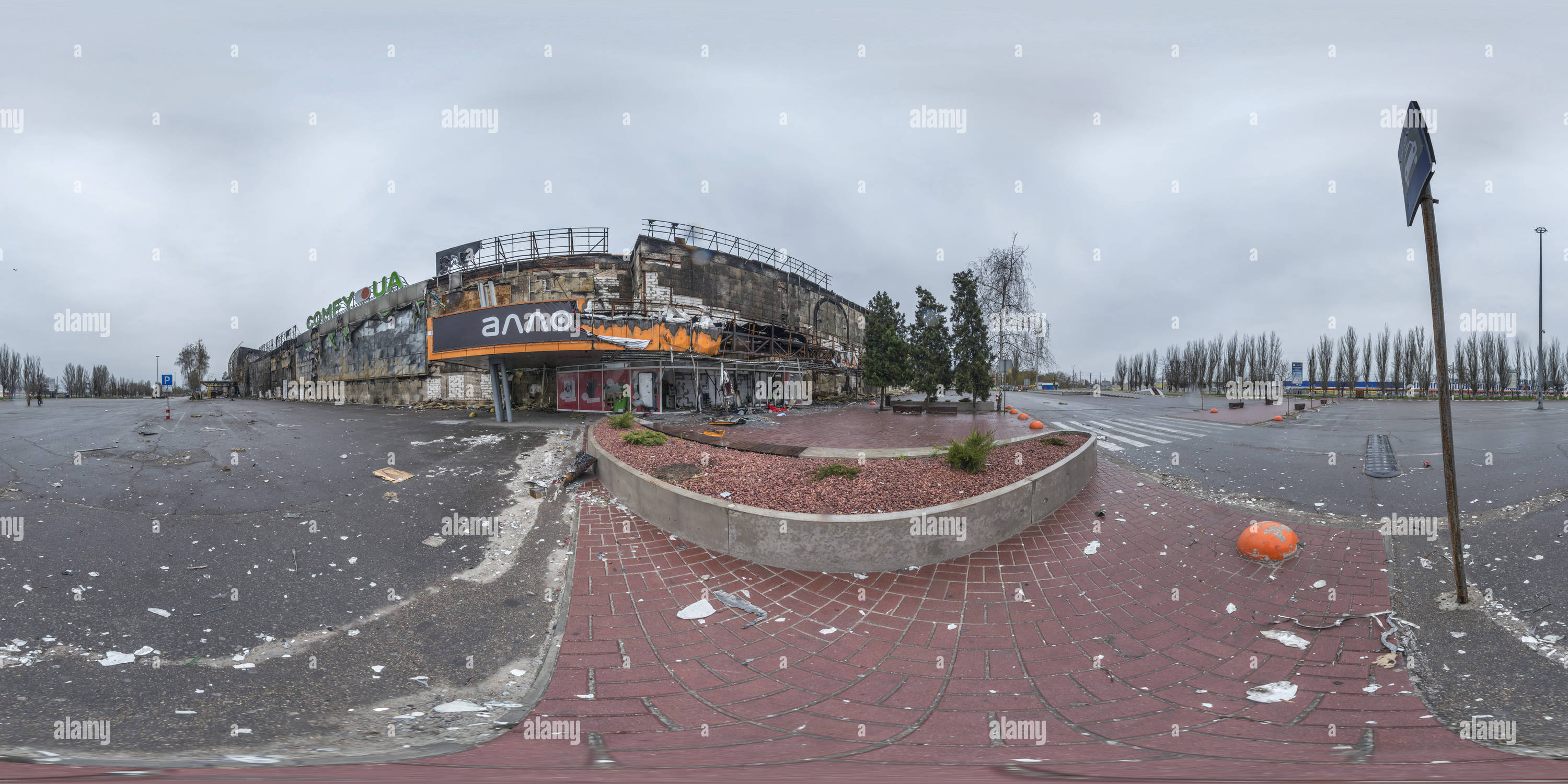 360° view of Mall in Kherson destroyed by Russian troops. First stage ...
