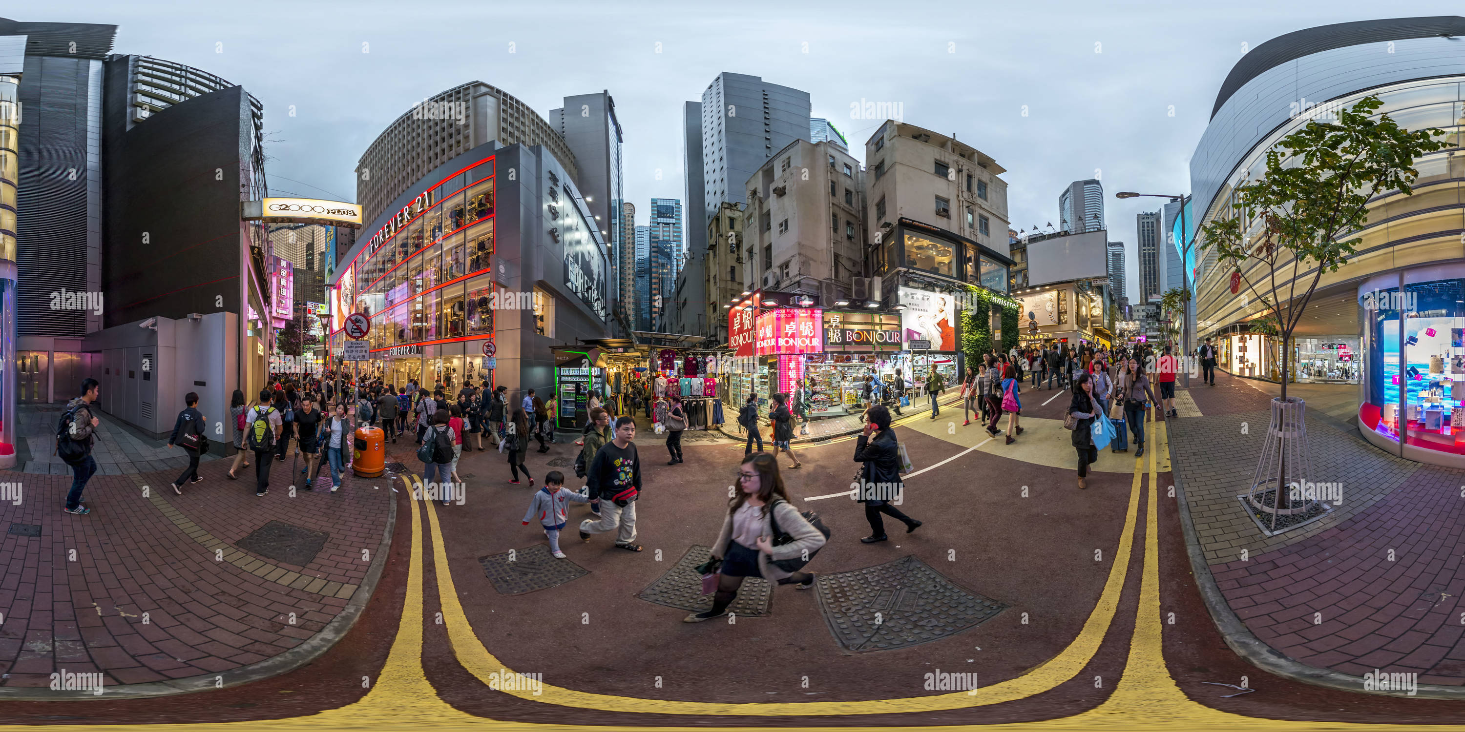 360° view of Causeway Bay Shopping District---Kai Chiu Rd.(銅鑼灣啟超道), HK - Alamy