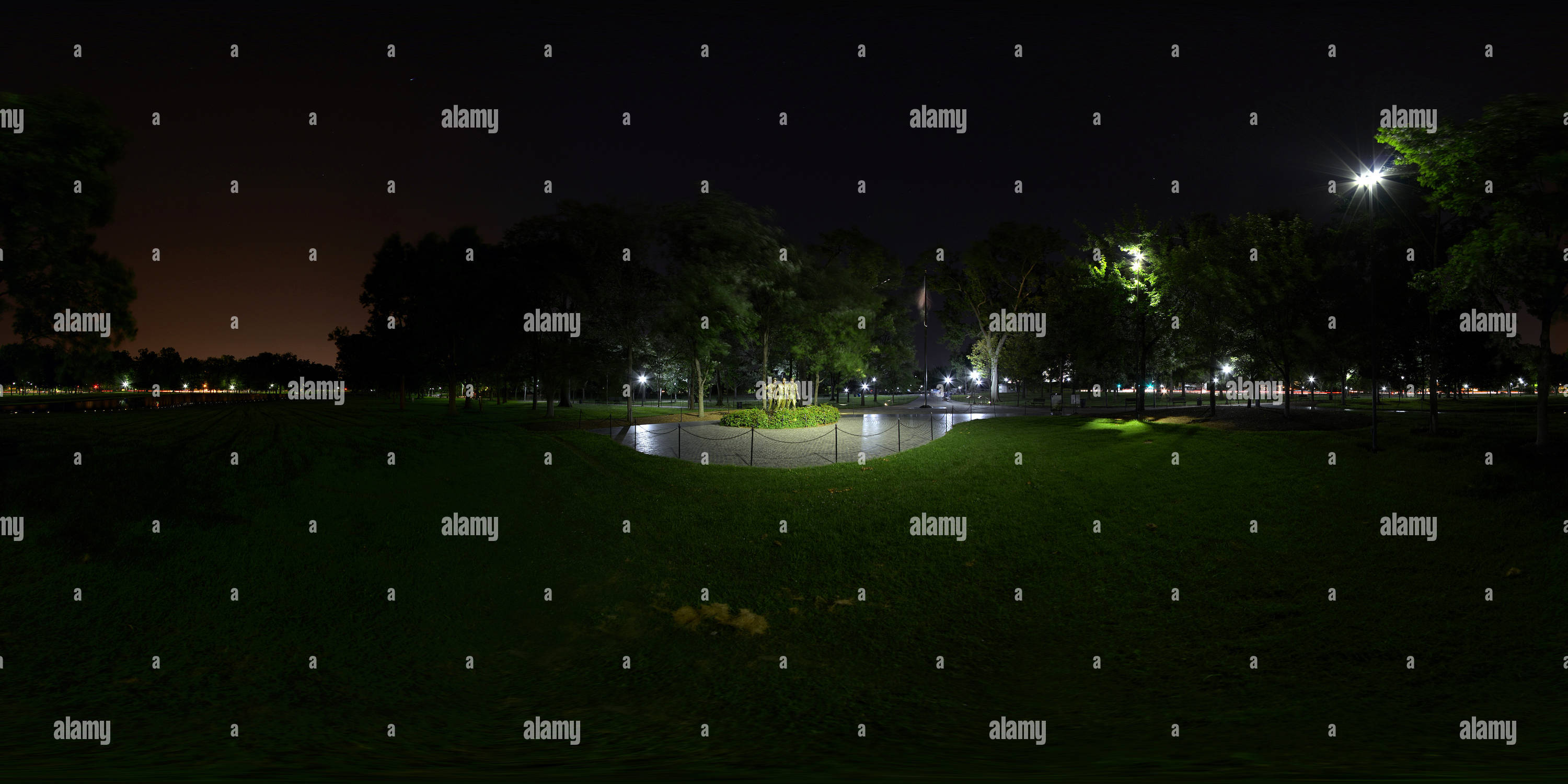 360° view of The Three Soldiers at night - Alamy
