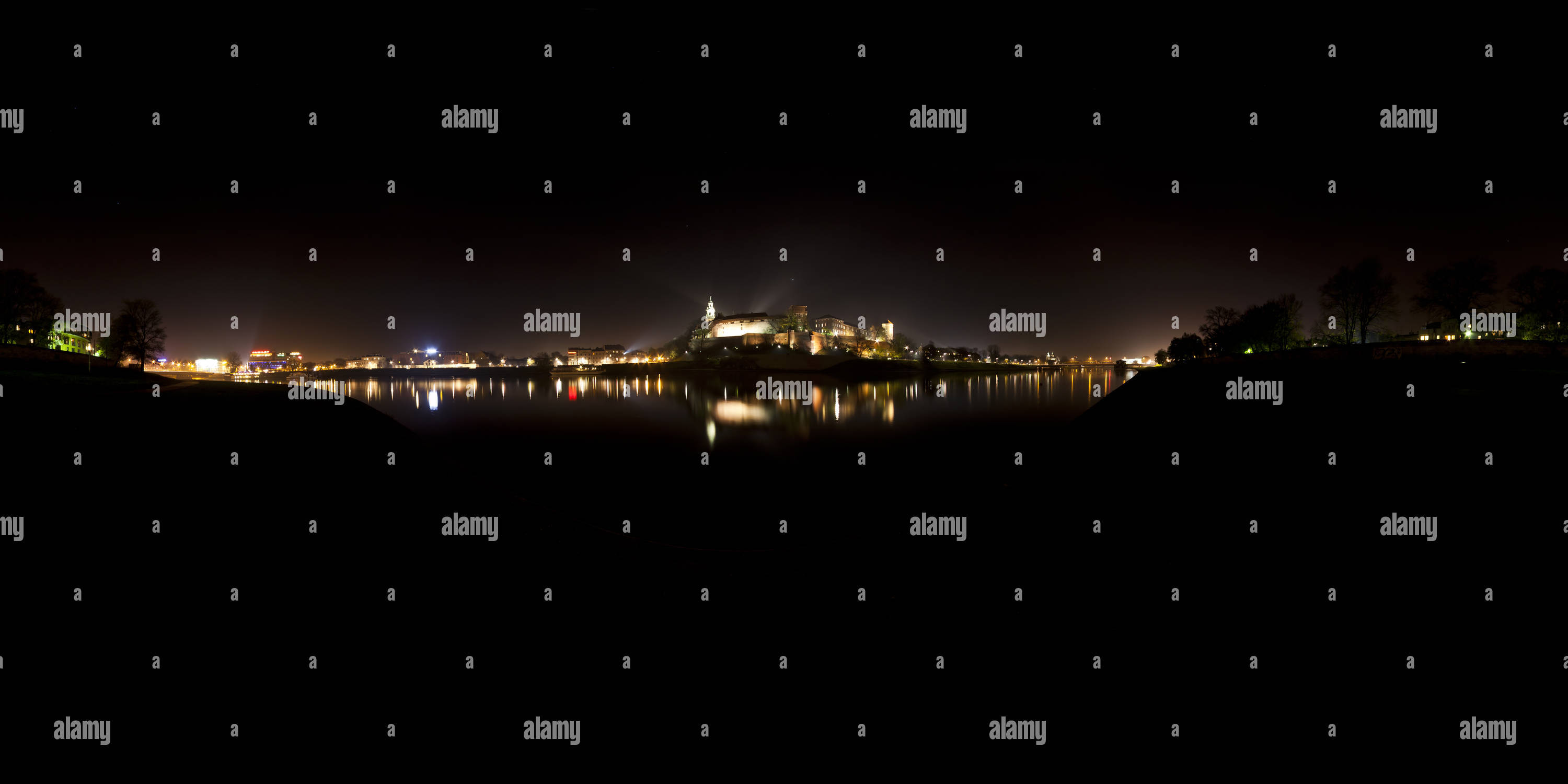 360° view of Wawel Castle by night - Alamy