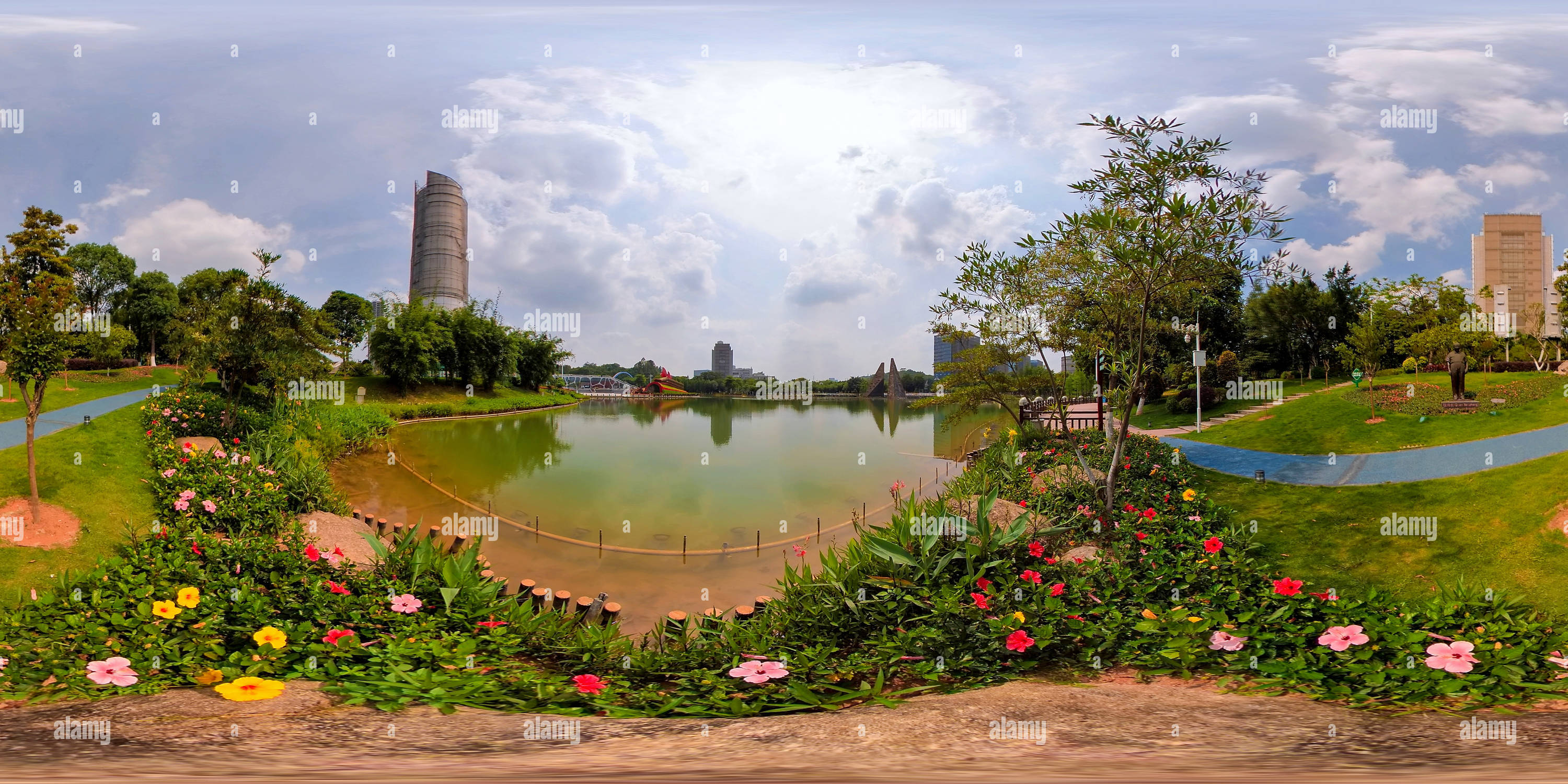 360° view of Flowers and water features 鲜花与水景 - Alamy