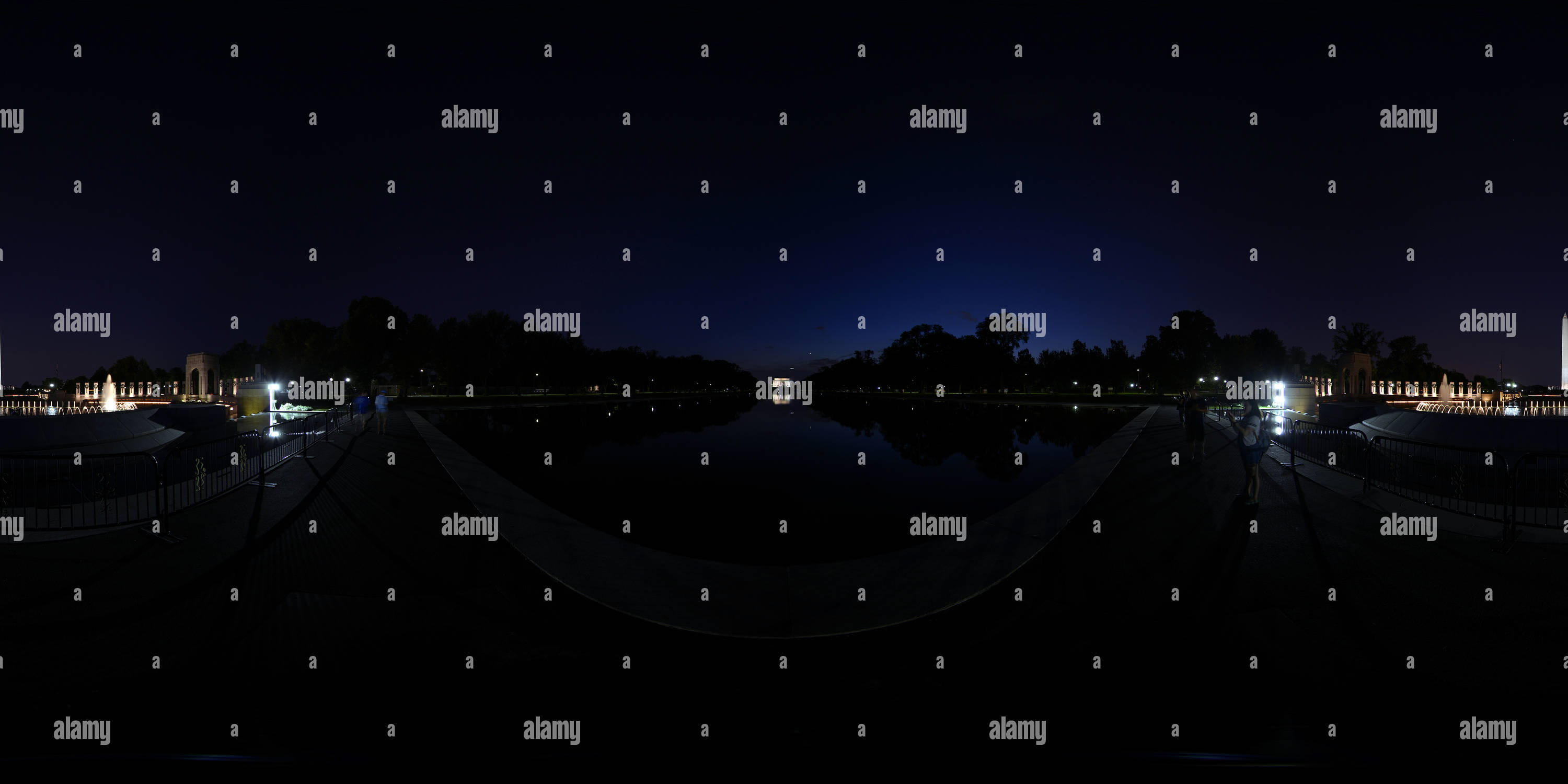 360° view of WW2 and Lincoln Memorials in Washington DC - Alamy