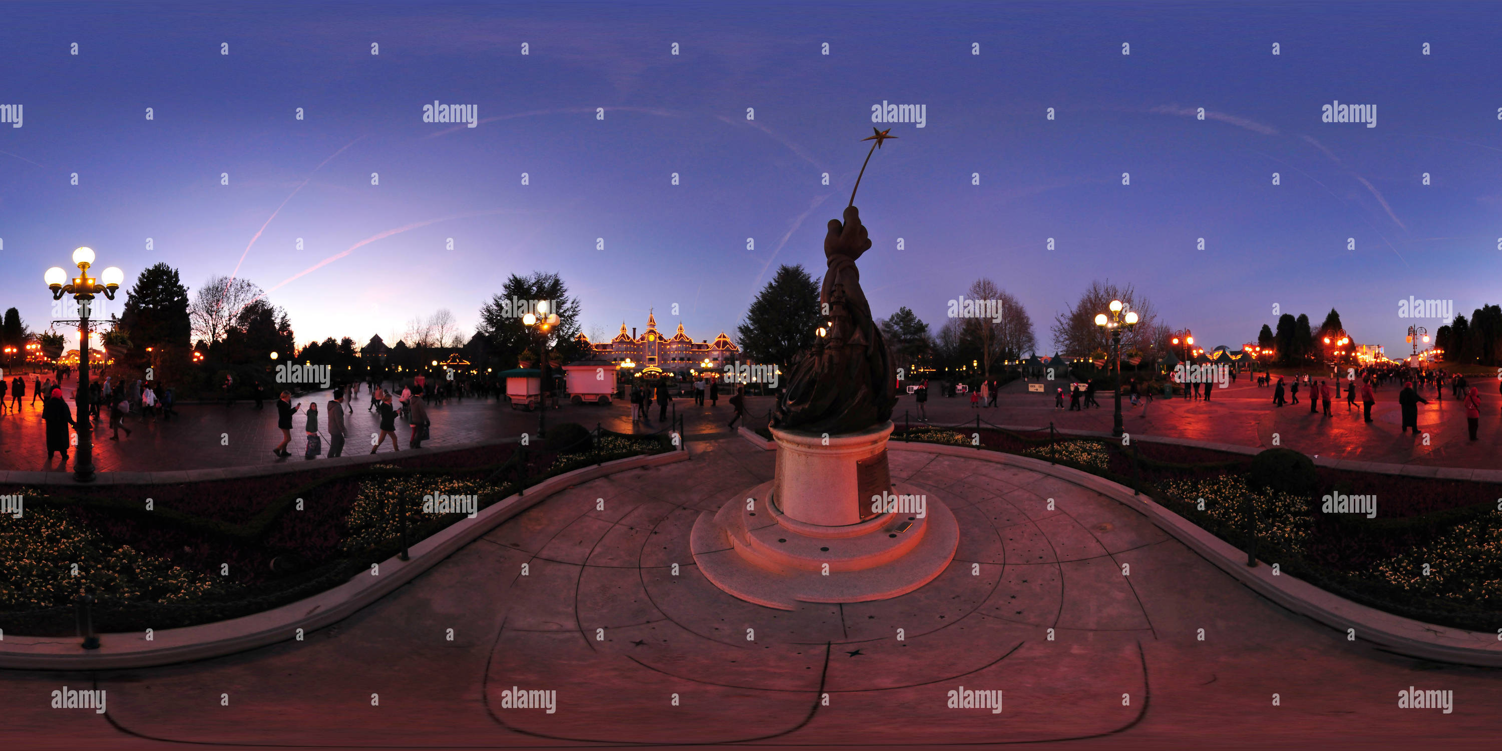 360° view of Disney Statue, Disneyland Paris - Alamy