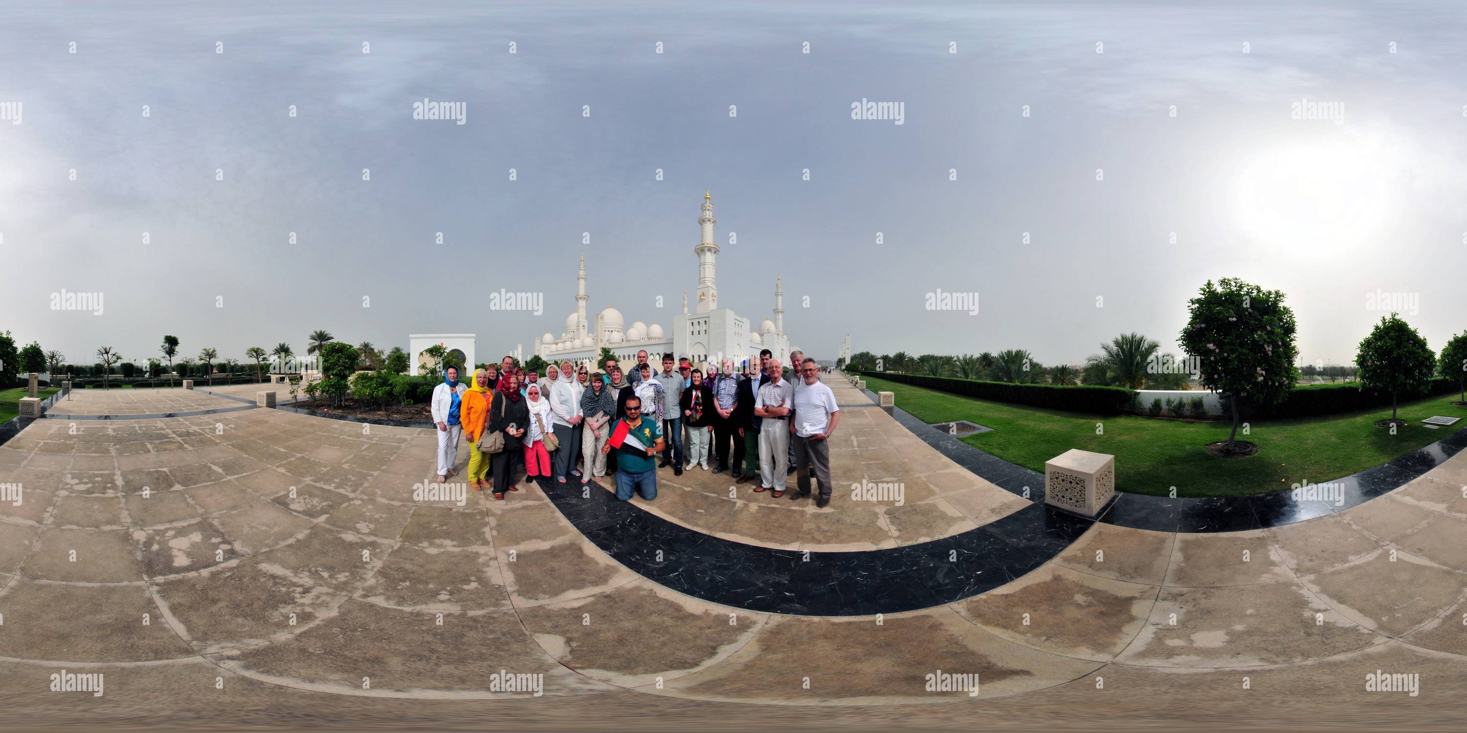 360° view of Abu Dhabi - Sheikh Zayed Mosque - Alamy