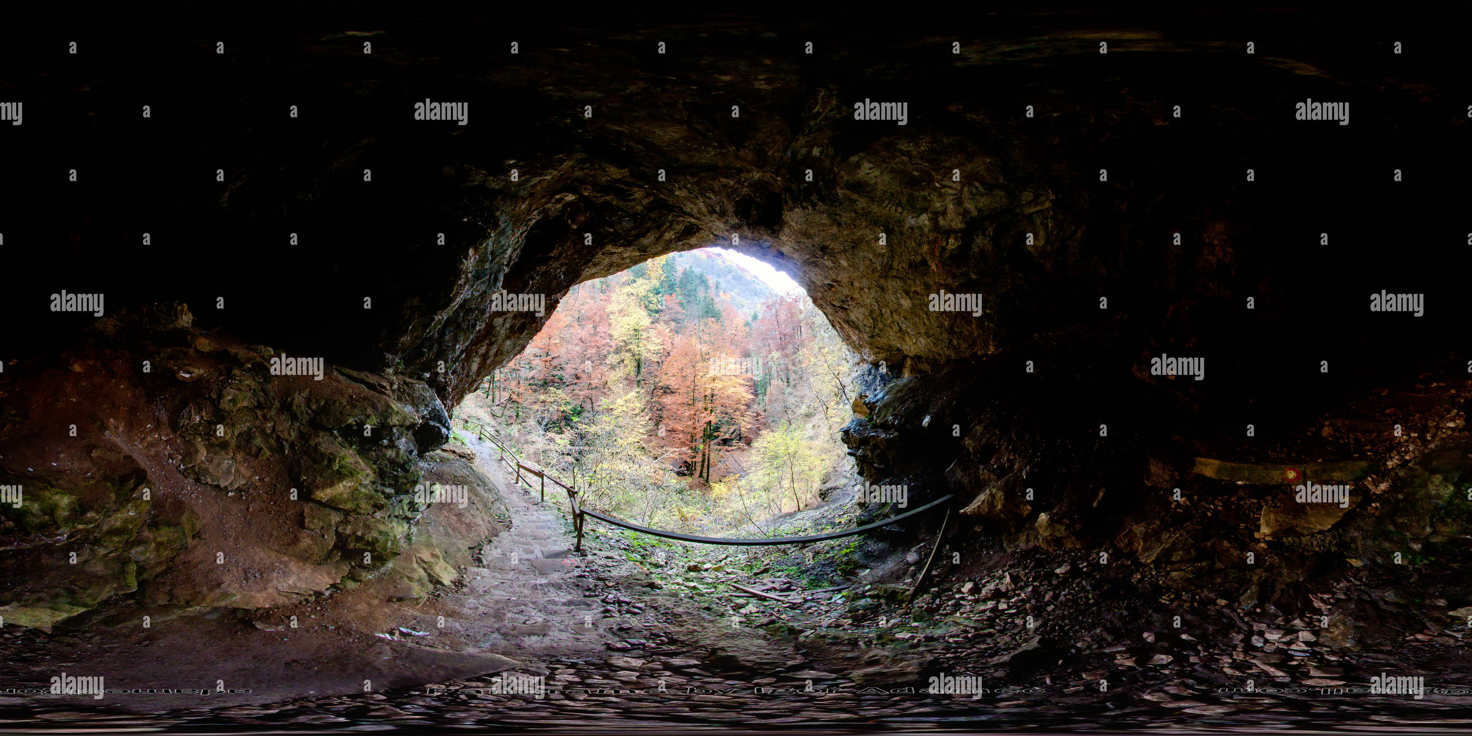 360° view of 'Muževa Hiža' cave - Alamy
