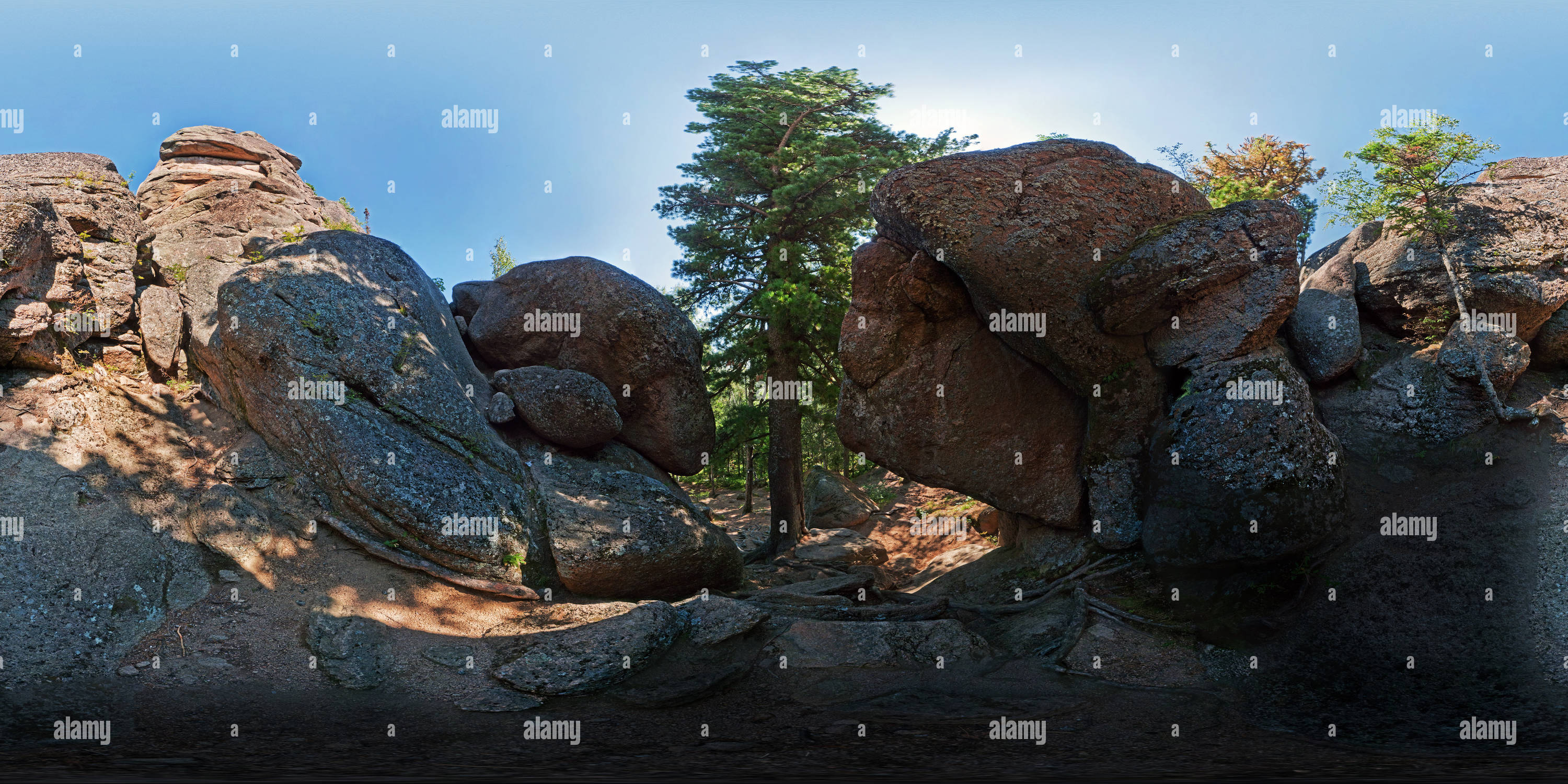 360° view of Skala II Stolb / Second Pillar Rock, cleft - Alamy