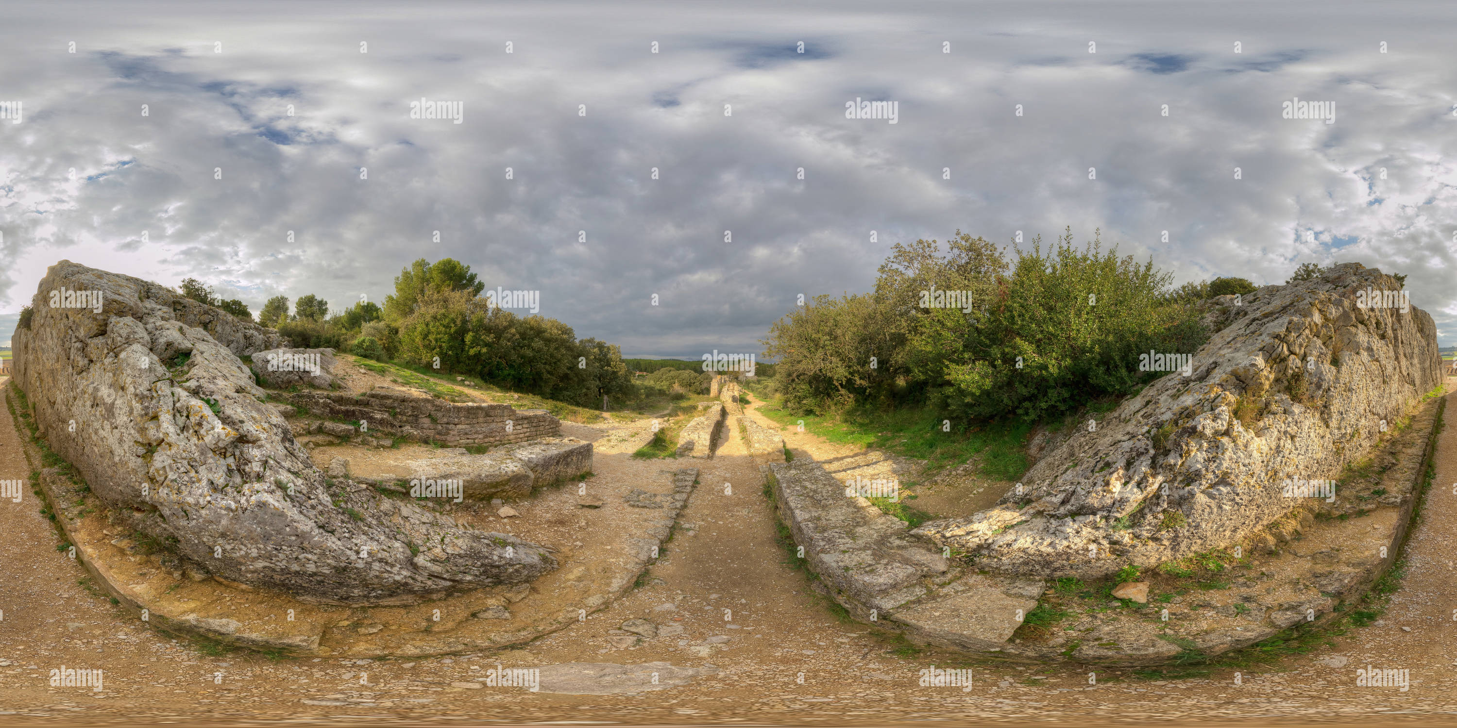 360° view of Antic Roman aqueduc - Alamy