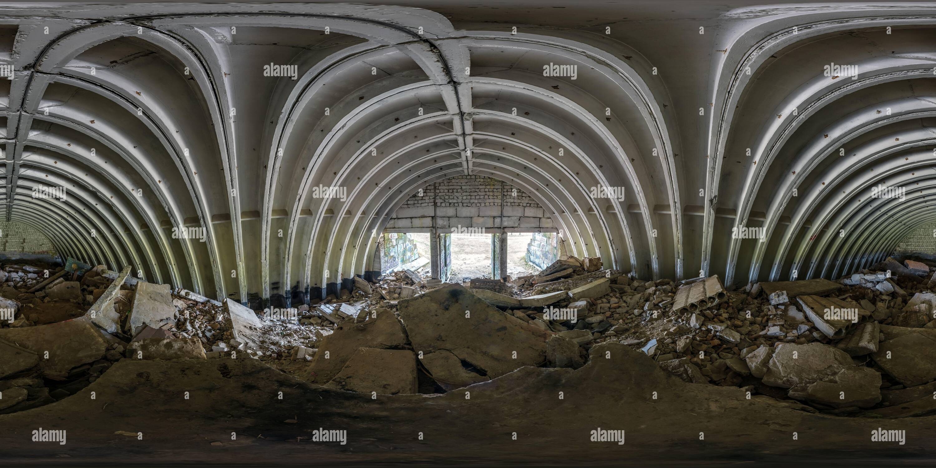 360° view of seamless spherical hdri 360 panorama view inside of empty ...
