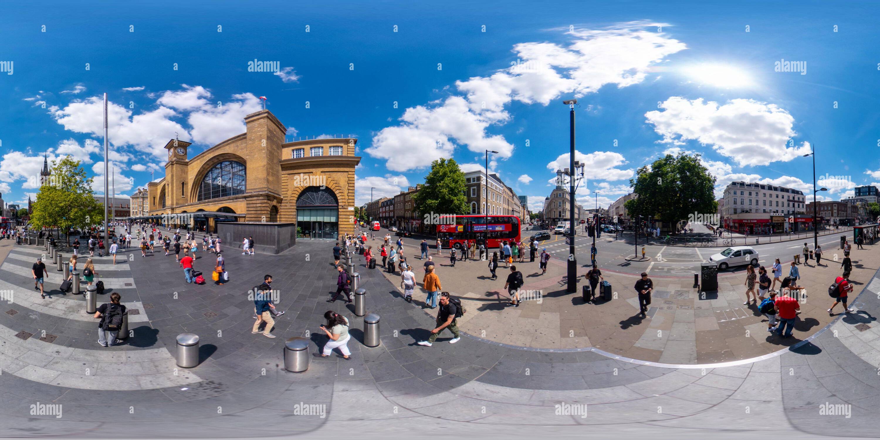 360° view of Summertime in London 360 photo - Alamy