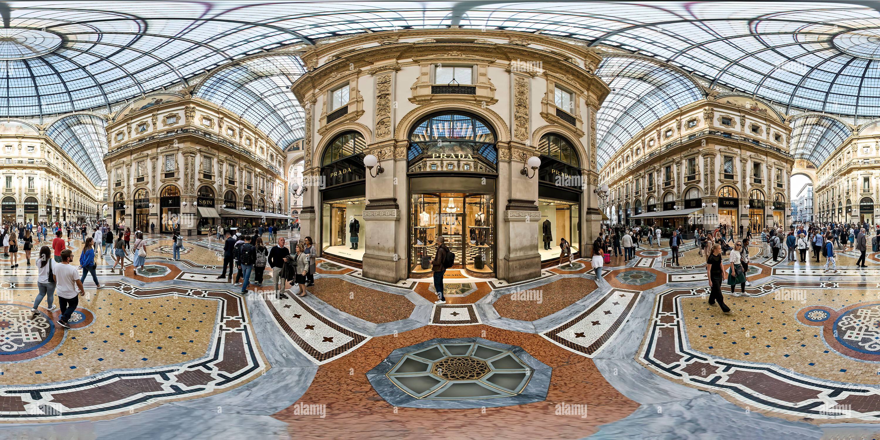 360° view of Milan Lombardy Italy. Galleria Vittorio Emanuele II - Alamy