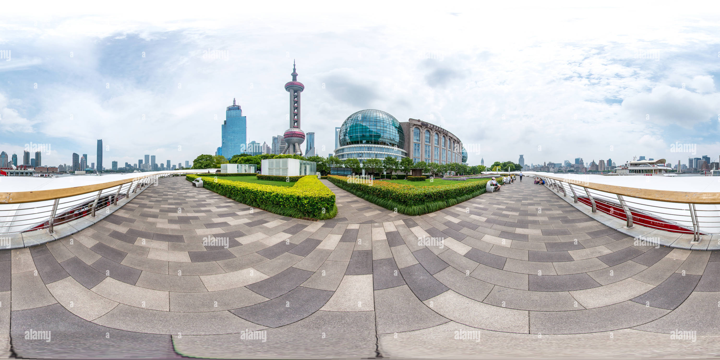 360° view of Riverside and Oriental Pearl Tower, Shanghai, China - Alamy